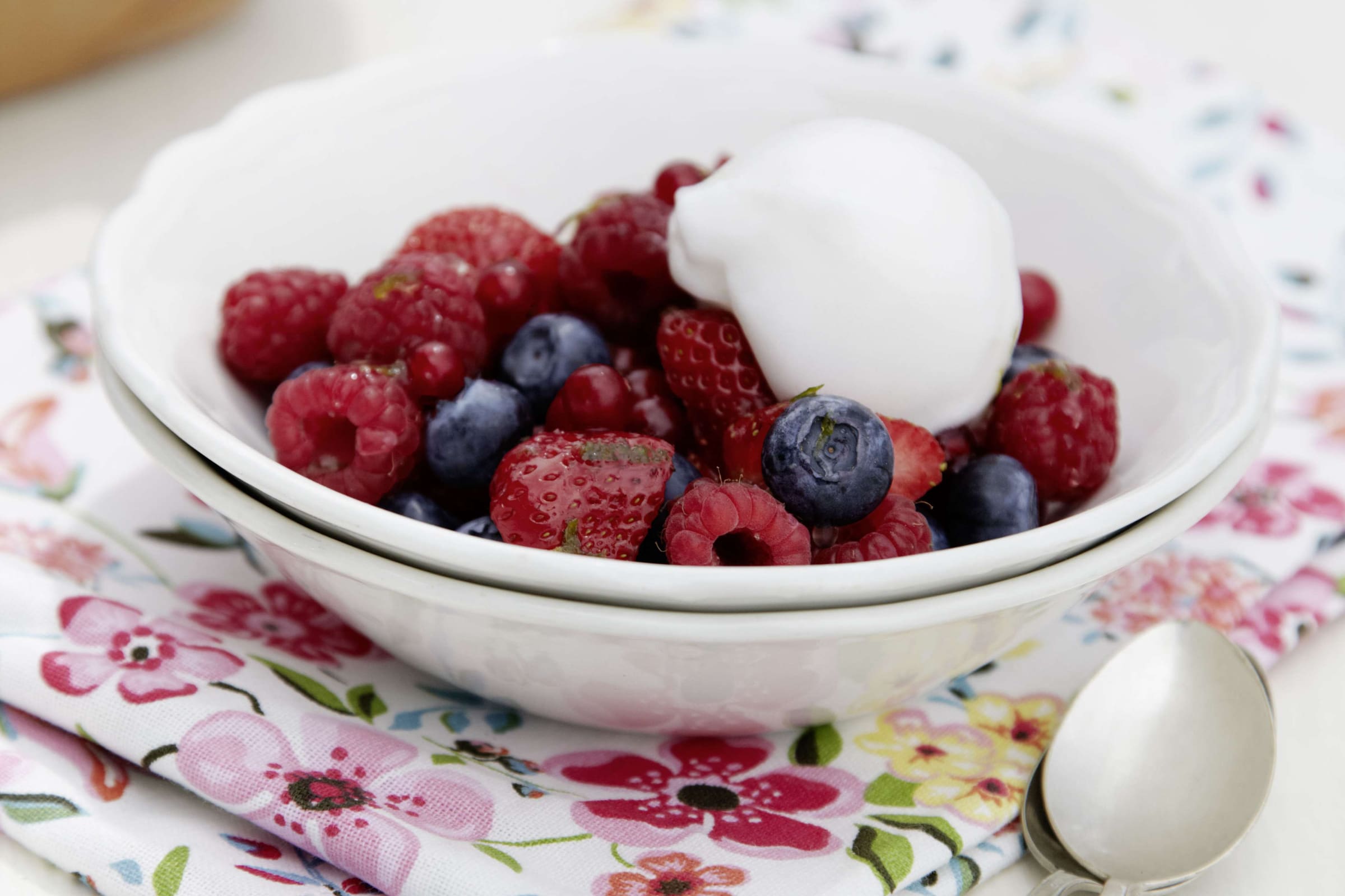 Recette: Salade de fruits rouges parfumée et sorbet | Migros iMpuls