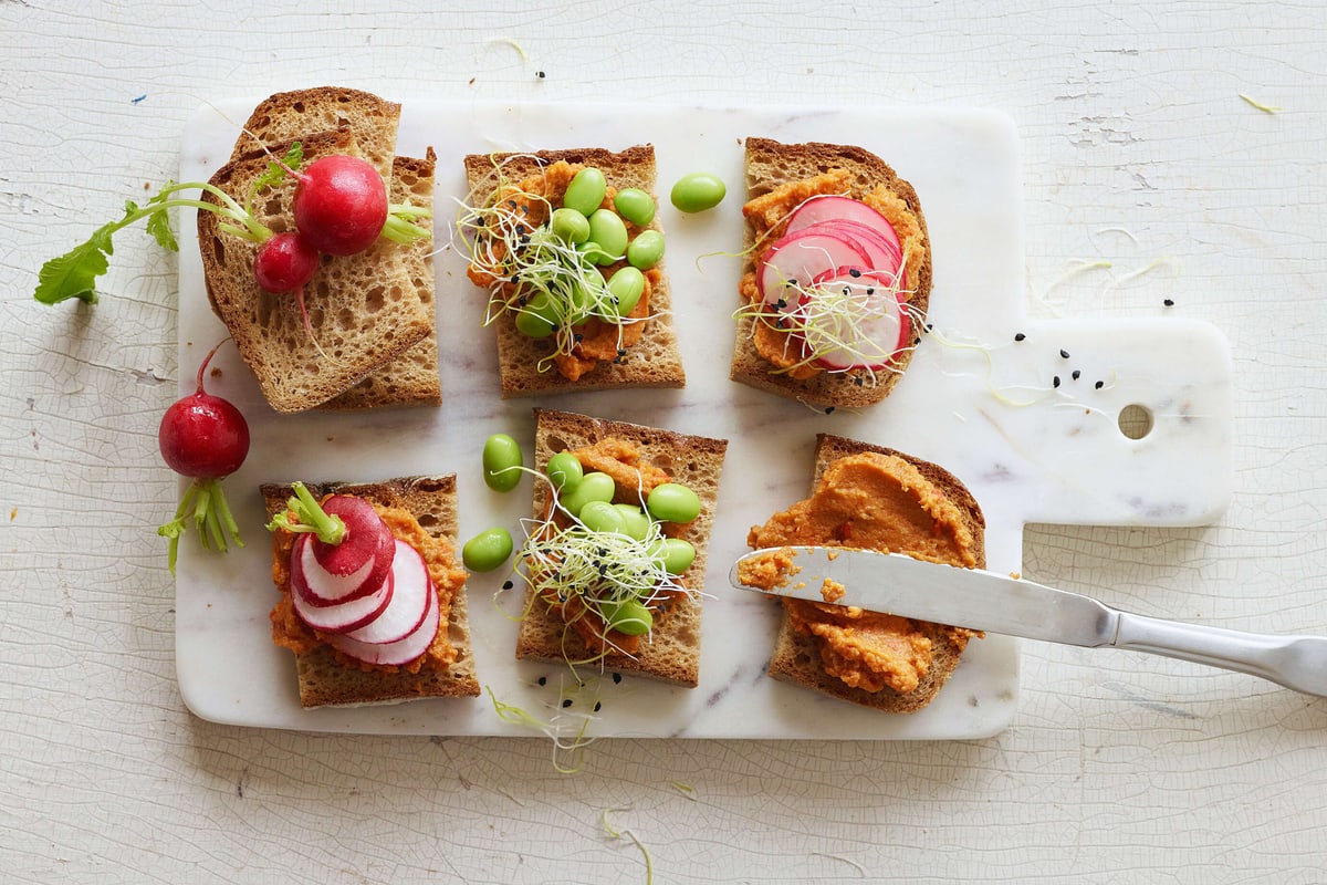 Tartine di pane paesano con crema di noci d’acagiù | Migros iMpuls