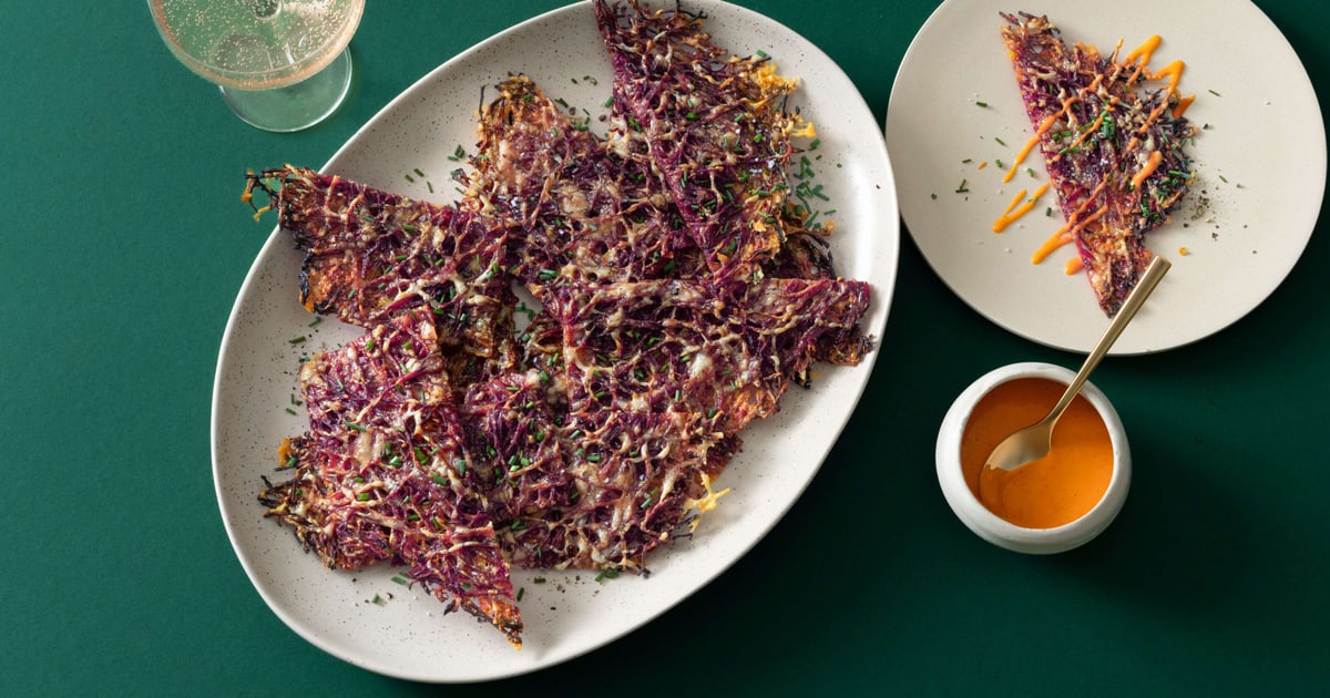 Croccantini di barbabietola al parmigiano | Ricetta