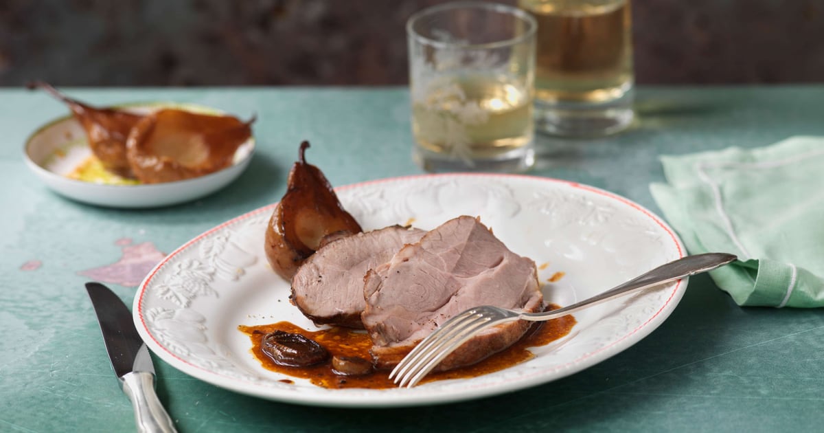 Rôti de cou de porc avec jus aux poires et aux oignons | Recette