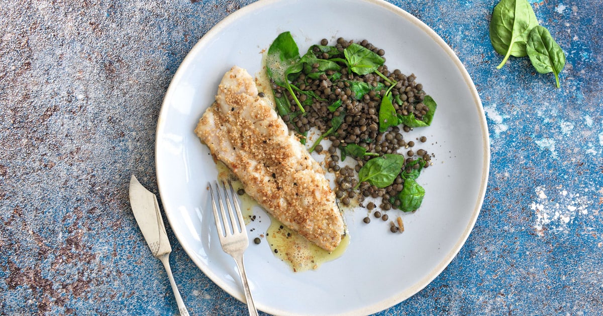 Seehecht mit Sesam und Spinatlinsen | Rezept