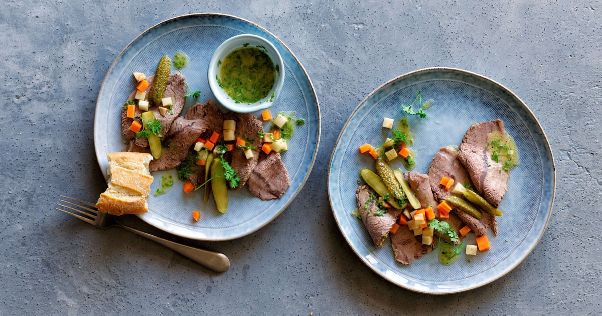 Siedfleisch mit Essiggurken-Kräuter-Vinaigrette | Rezept