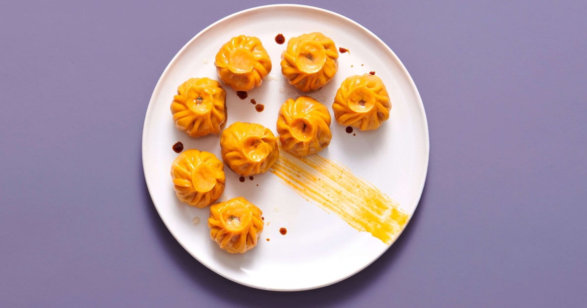 Orange Momos mit Hackfleischfüllung | Rezept