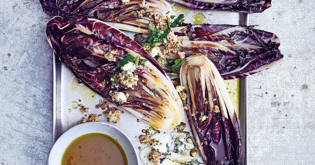 Trevisano mit Roquefortbrösel | Rezept