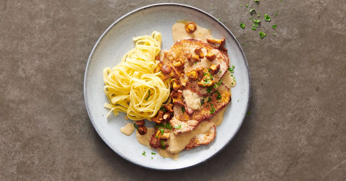 Rahmschnitzel mit Eierschwämmli | Rezept