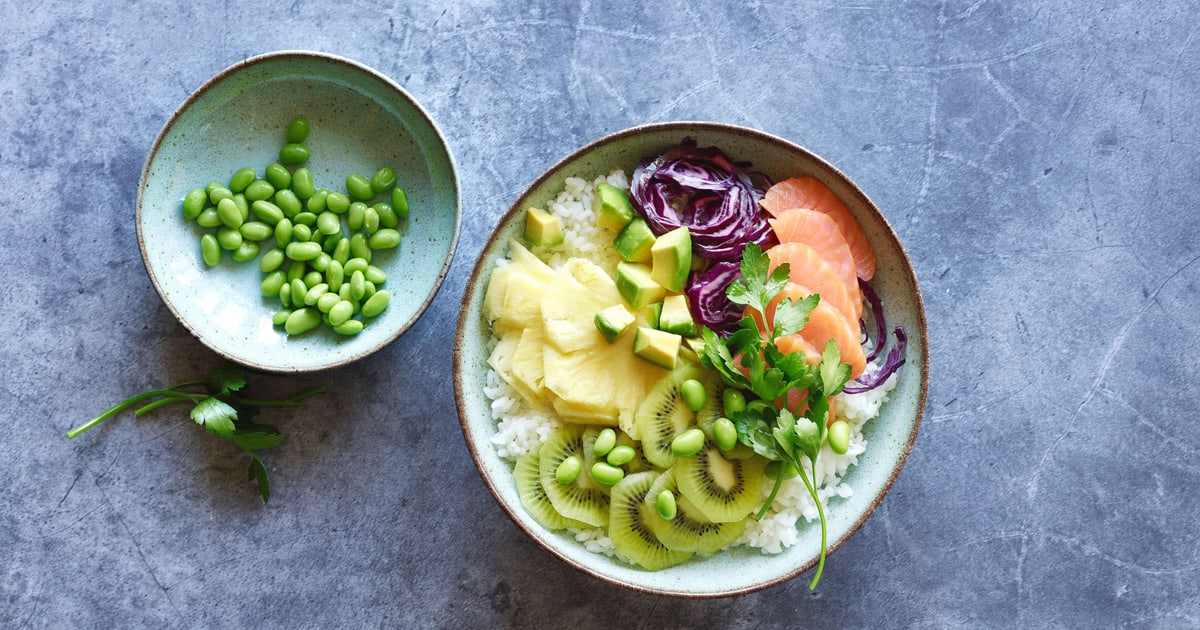 Bowl de riz avec avocat, ananas et saumon | Recette