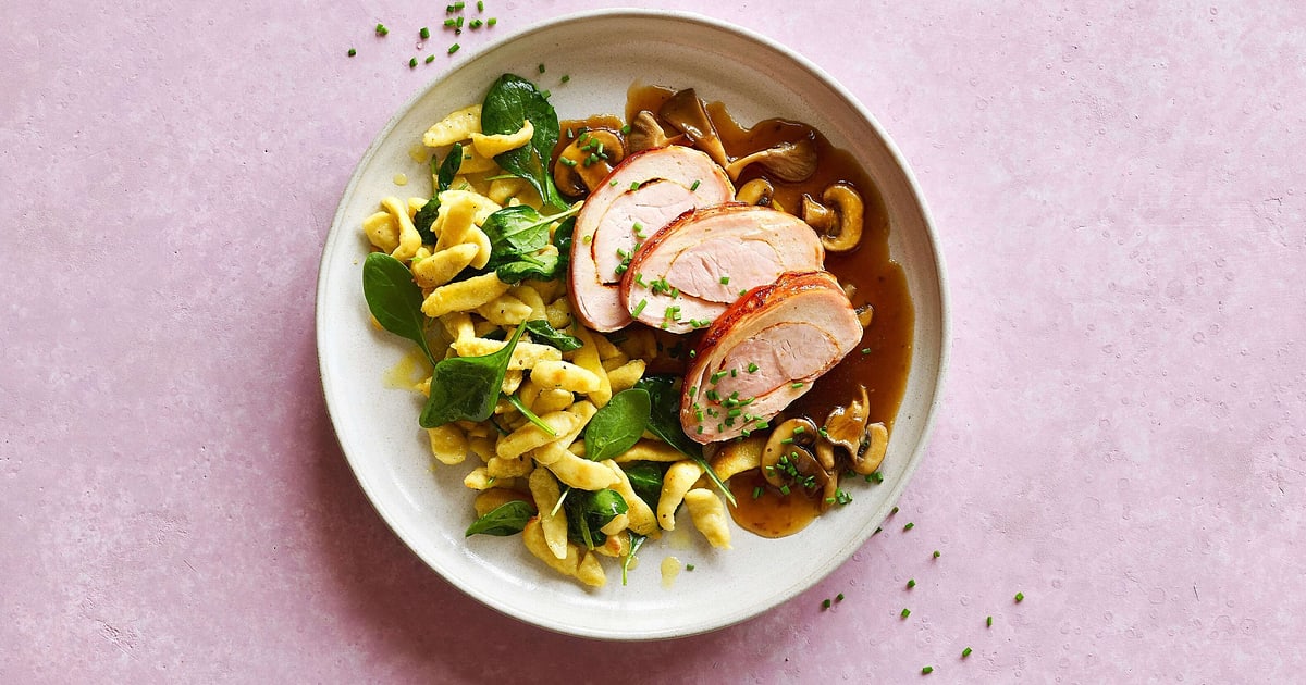 Rôti impérial avec spätzli et sauce aux champignons | Recette