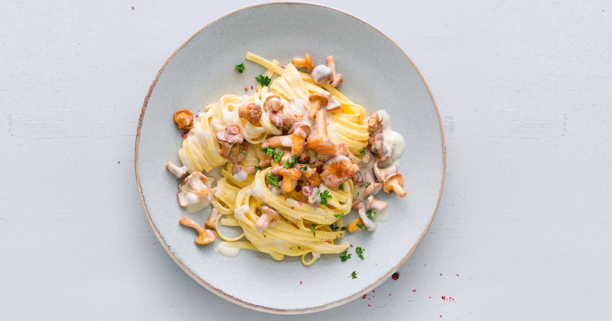 Ragù di gallinacci con fettuccine | Ricetta