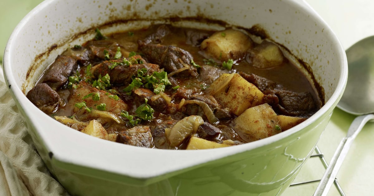 Goulache au bœuf avec oignons et pommes de terre | Recette