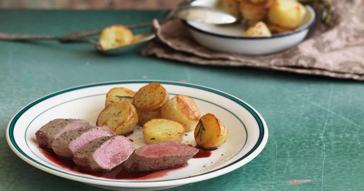 Lombata di agnello con salsa al sambuco | Ricetta