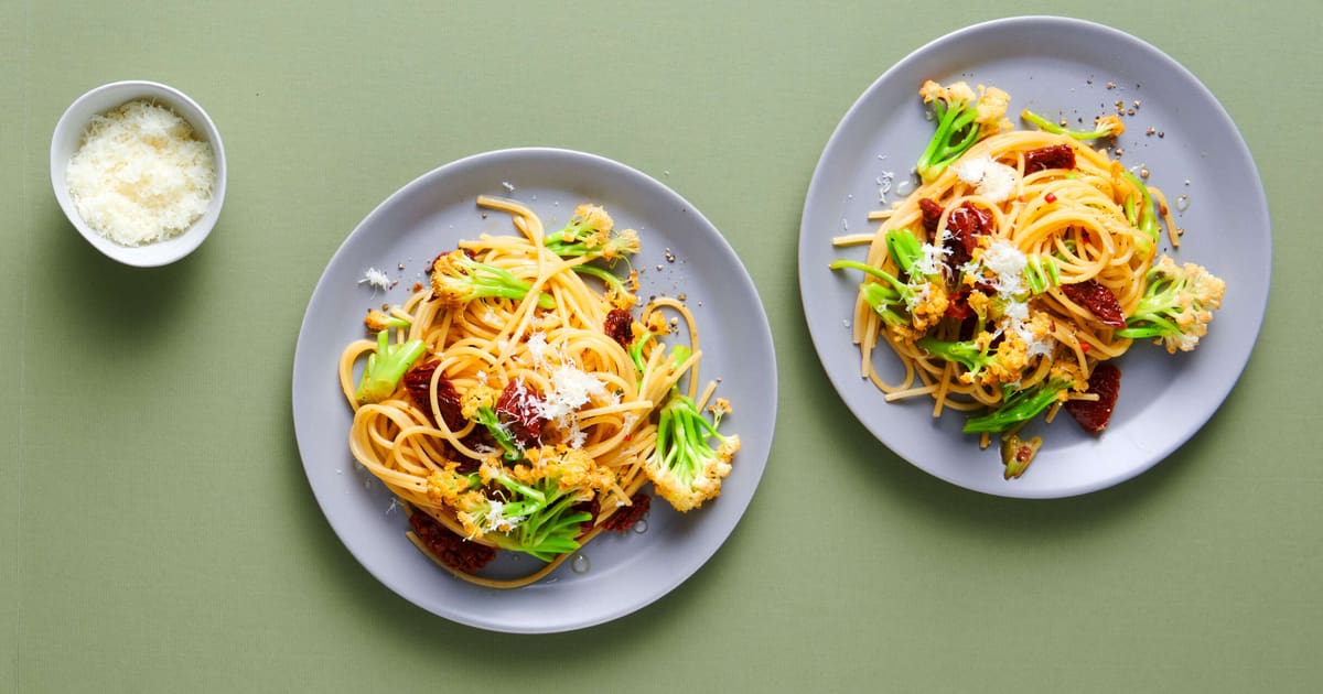 Spaghetti mit Fioretto, Dörrtomaten und Pecorino | Rezept