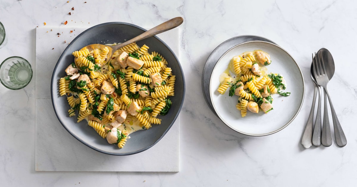 Fusilli avec dés de poulet et sauce au fromage | Recette