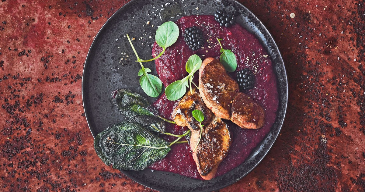 Randen-Brombeer-Püree mit Rehschnitzel | Rezept