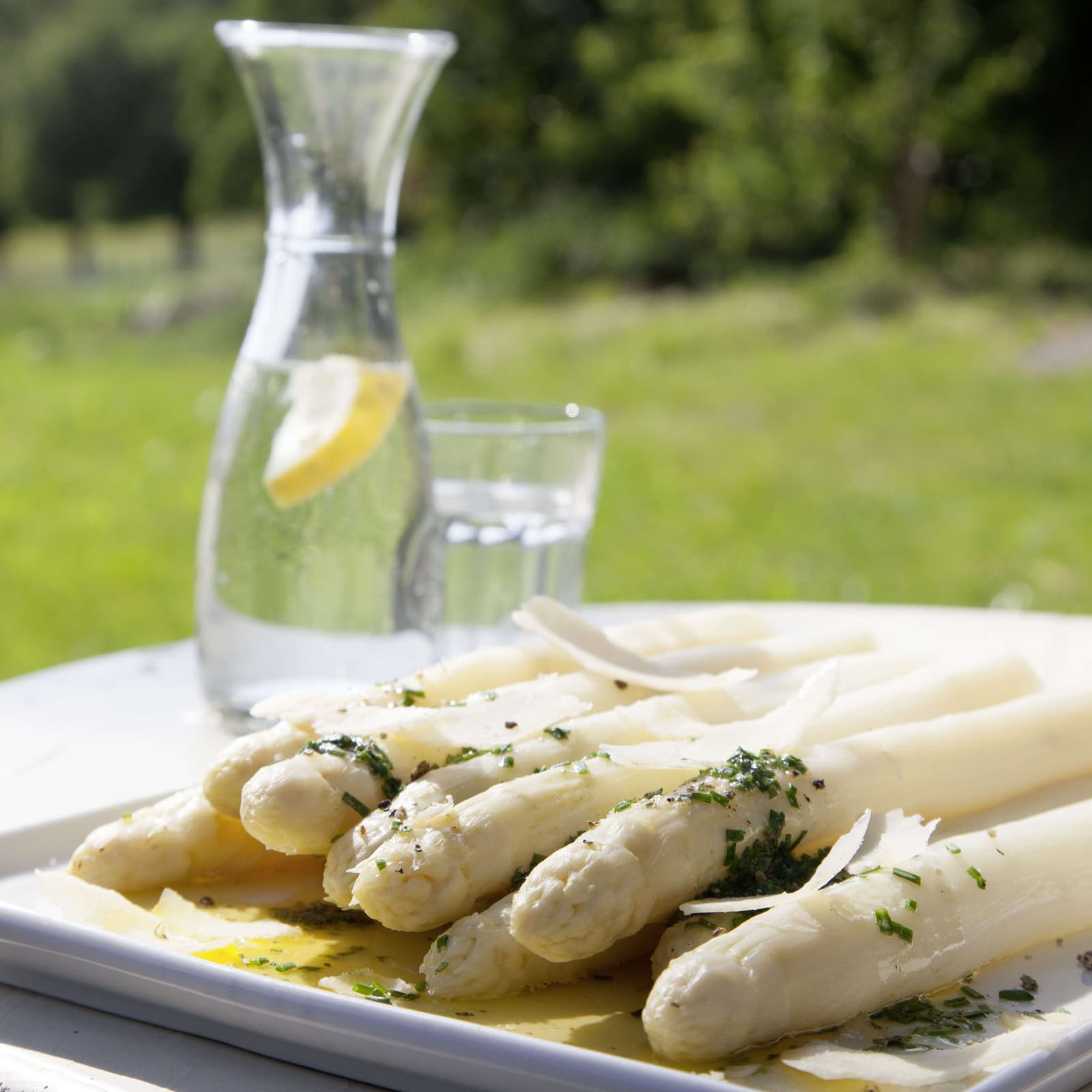 Weisse und grüne Spargeln klassisch | Migusto