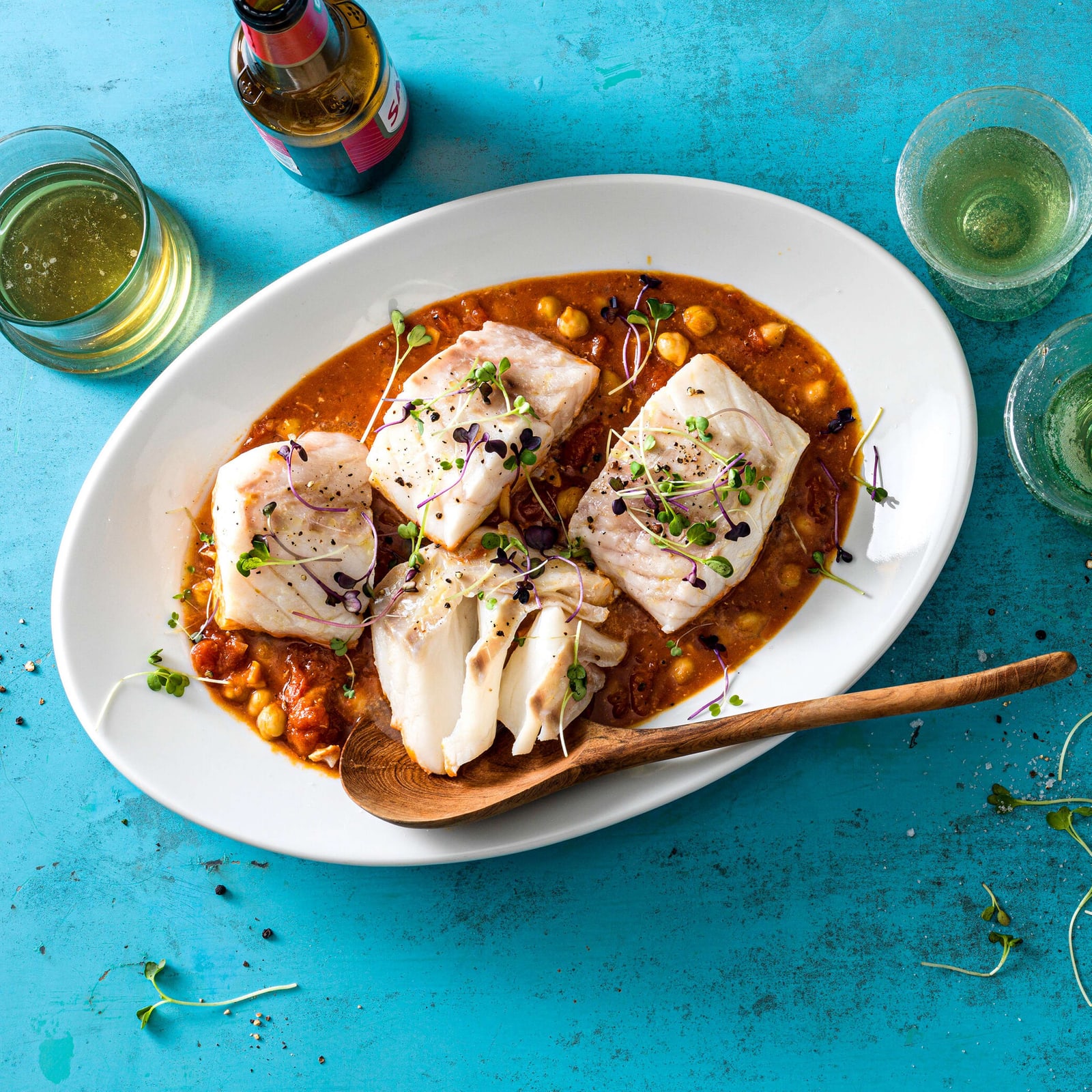 Cabillaud avec sauce tomate et pommes de terre | Recette