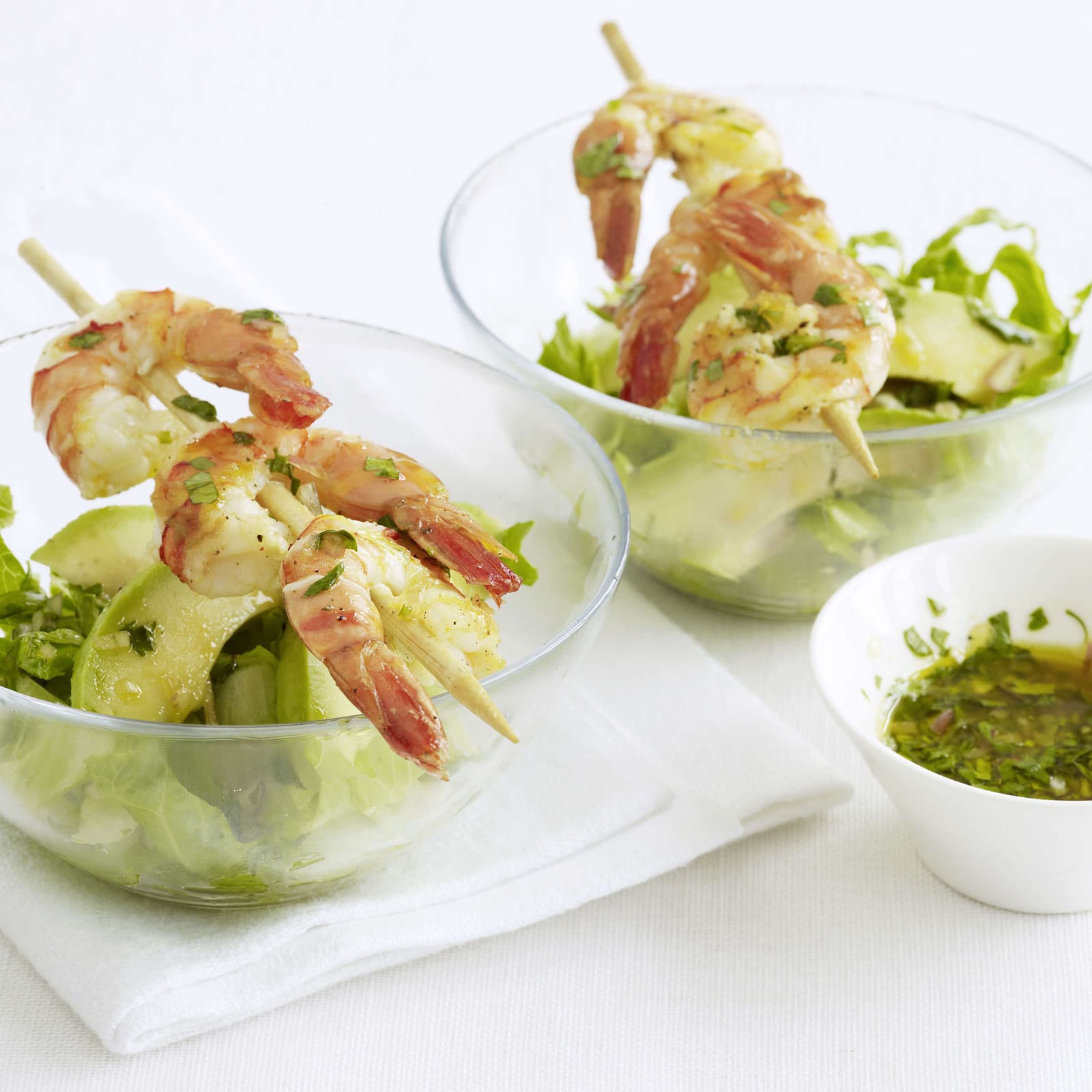 Salat mit Crevetten und Aceto-Perlen | Rezept