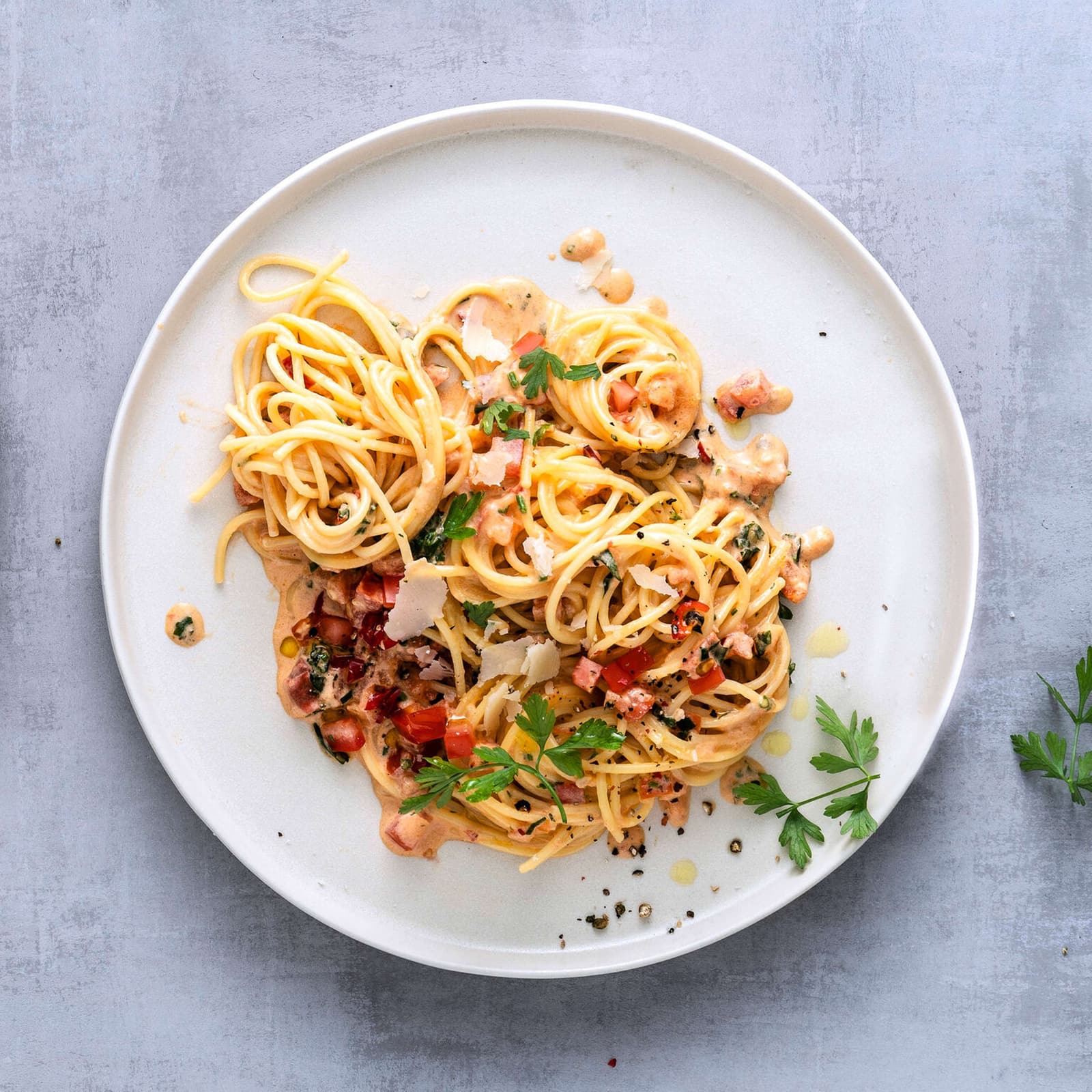 Spaghetti avec épinards, saumon et fromage frais | Recette