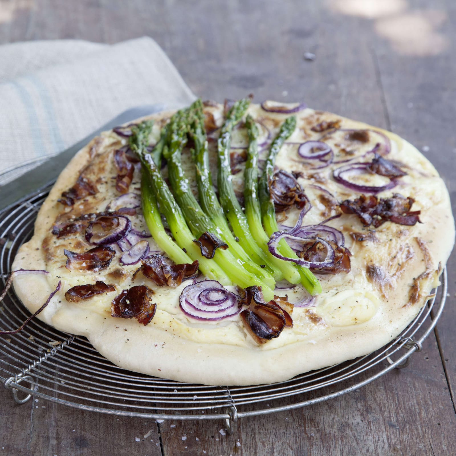 Tarte flambée avec choucroute et chorizo | Migusto