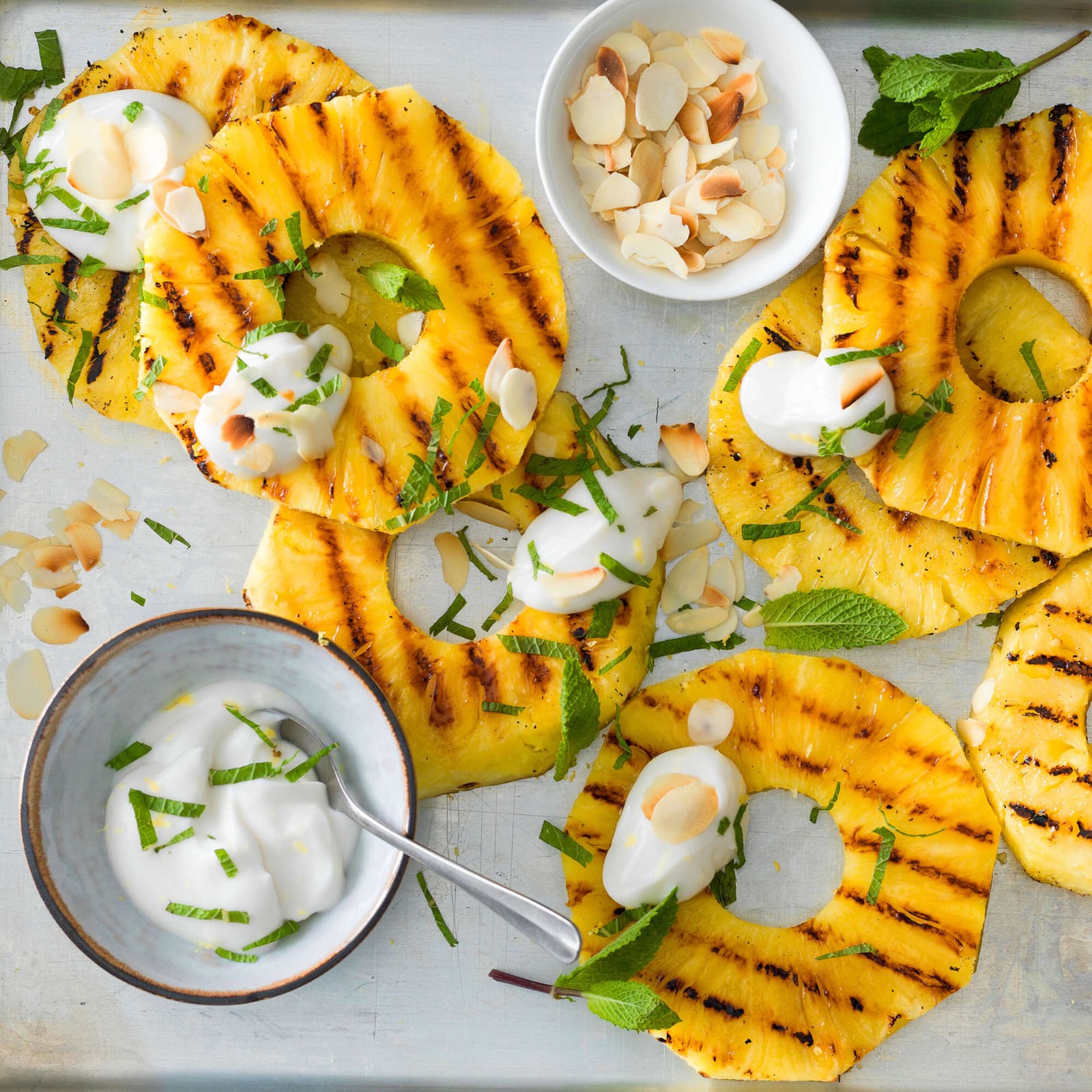 Grillierte Ananas mit rosa Pfeffer | Rezept