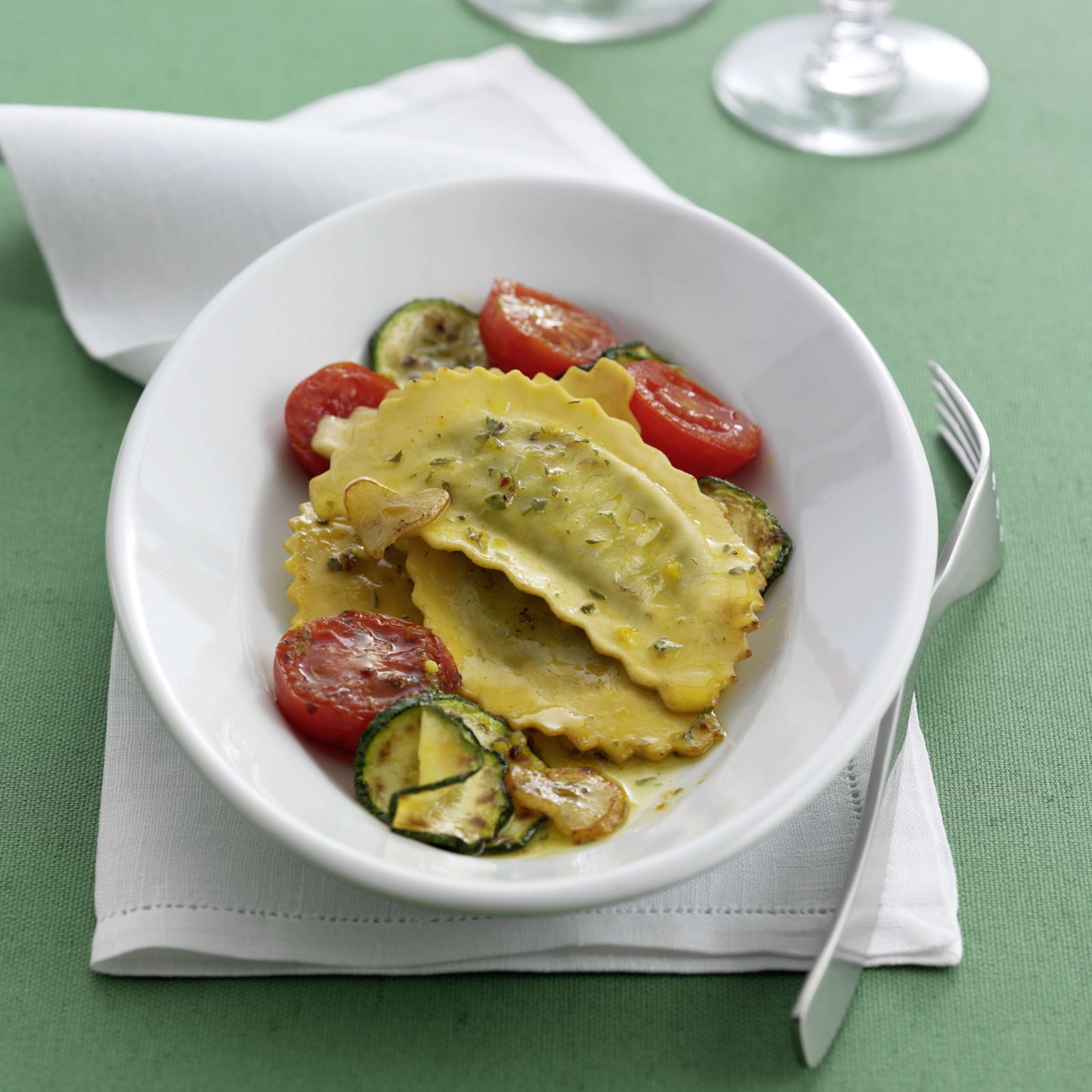 Ravioli mit Cherrytomaten und Burrata | Migusto