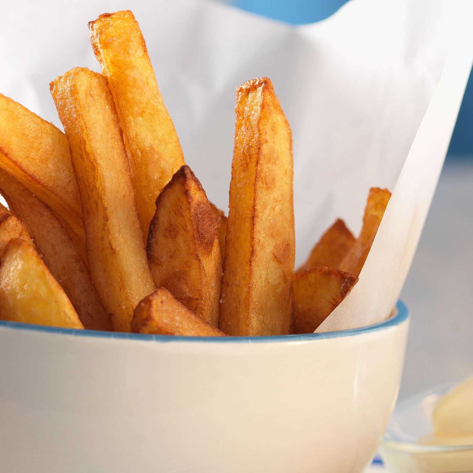 Frites de patate douce avec crème à l'avocat | Migusto