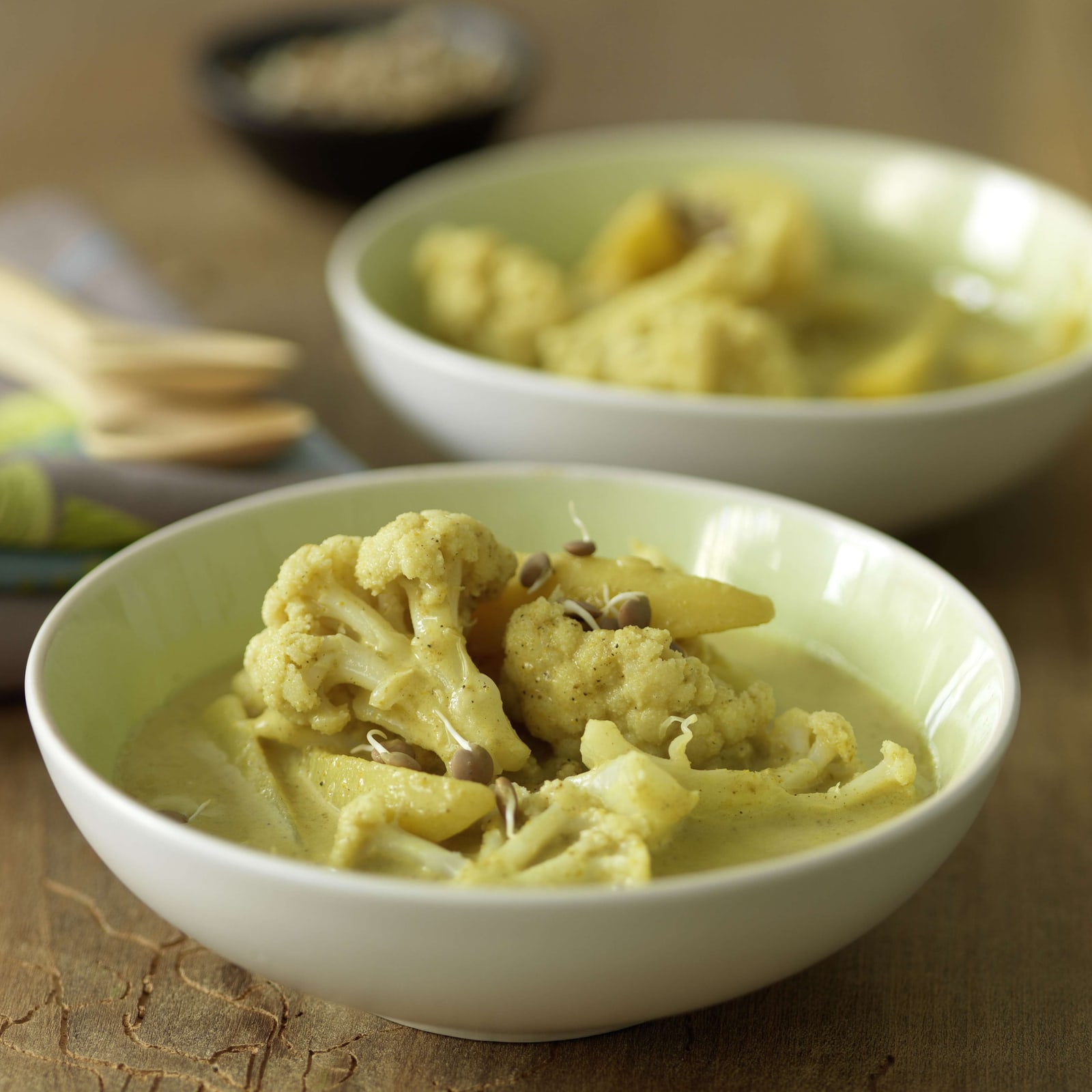 Purè di cavolfiore viola con cavolo piuma piccante | Migusto