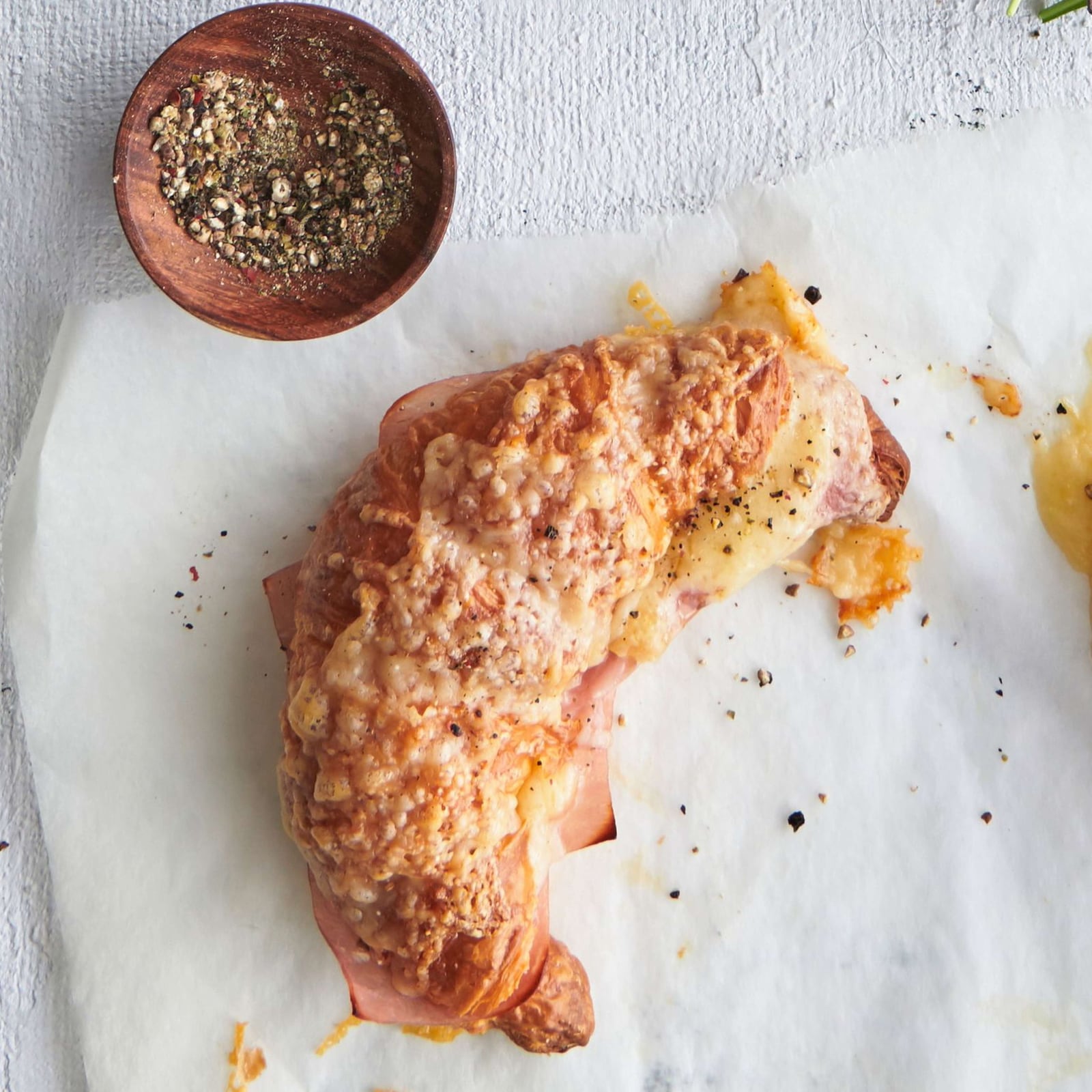 Gipfeli mit Lachs und Spiegelei | Migusto