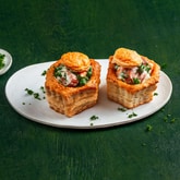Pastetli mit Poulet und Erbsen | Rezept