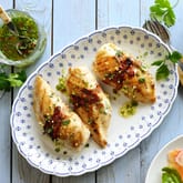 Petto di pollo farcito avvolto in prosciutto crudo | Migusto