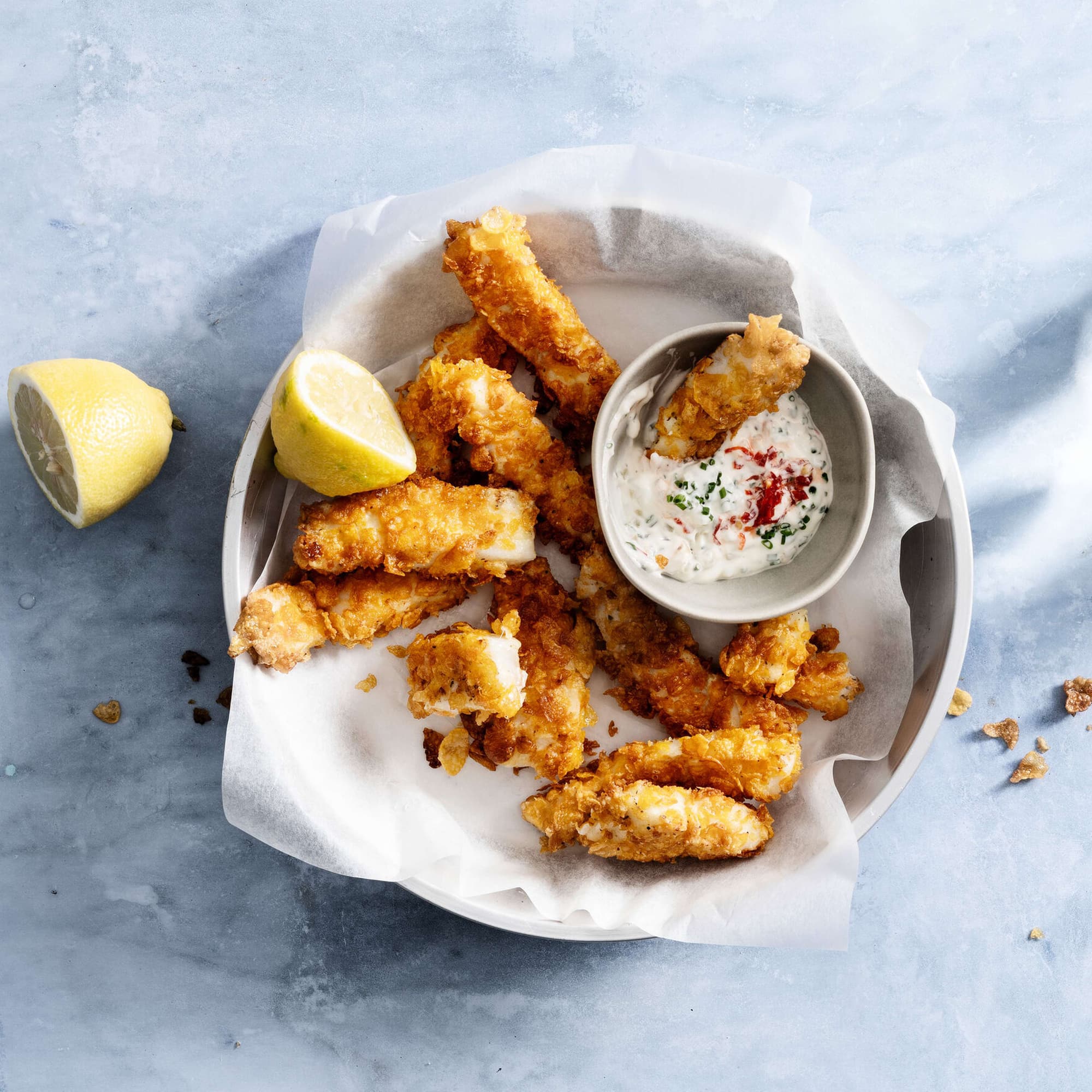 Bâtonnets de poisson maison avec mayonnaise au citron vert | Migusto