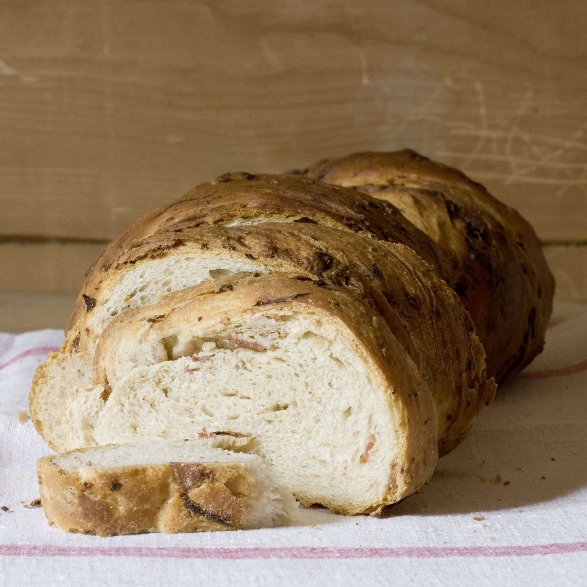 Panini alla pancetta, al rosmarino e alle olive | Migusto