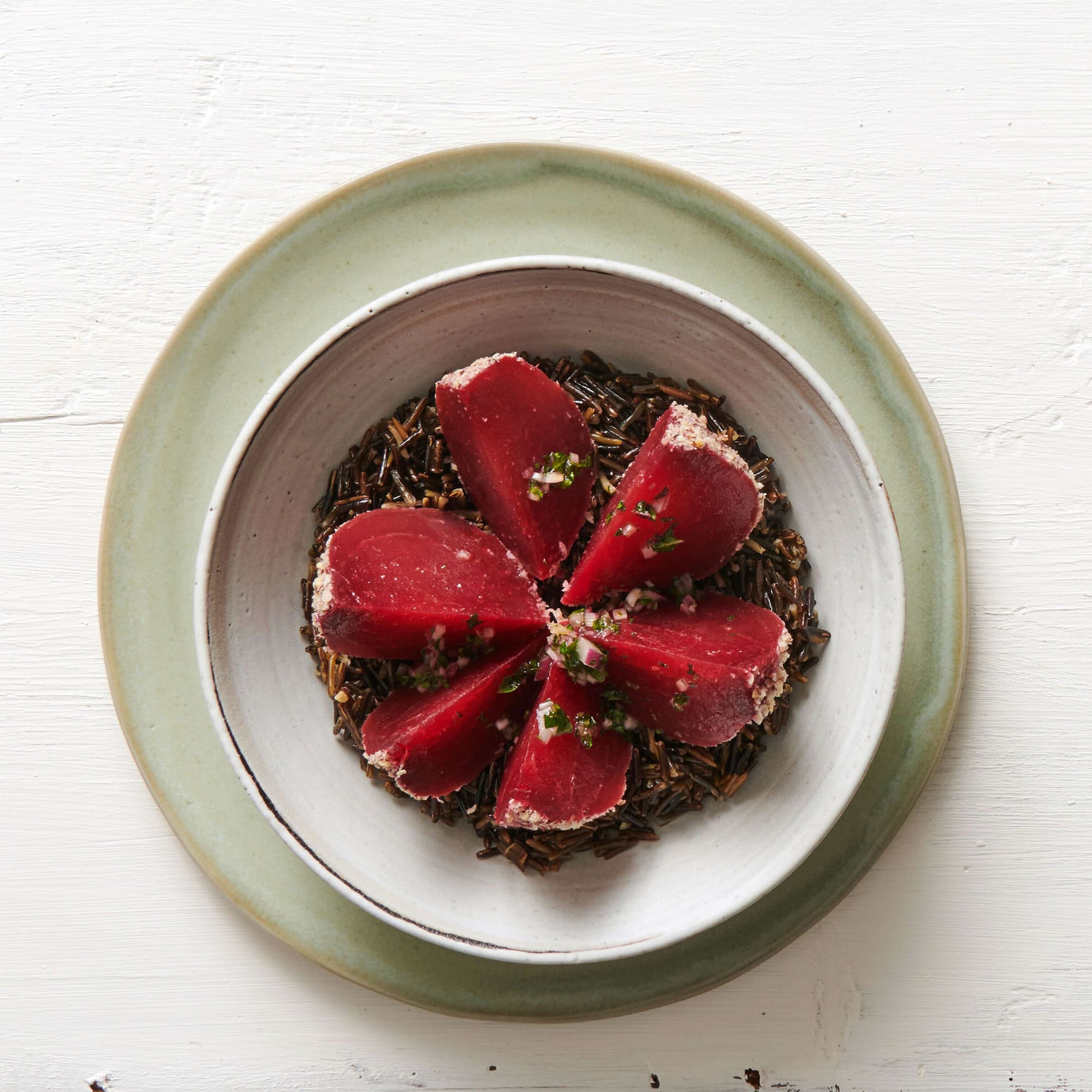 Chanterelles avec purée de courge à la betterave rouge | Migusto