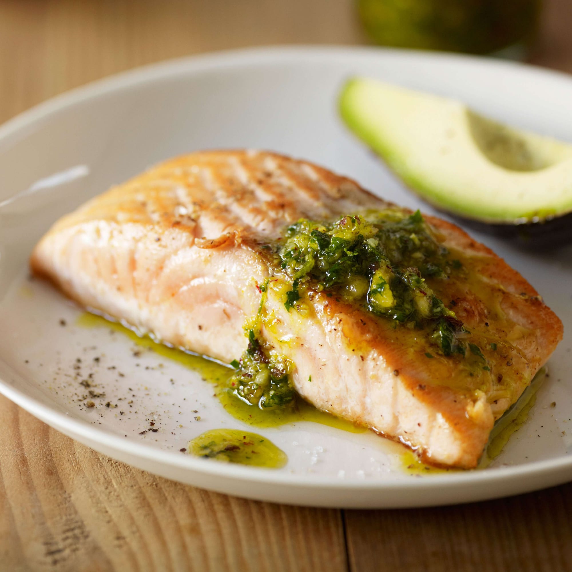 Dadi di salmone ai capperi | Ricetta