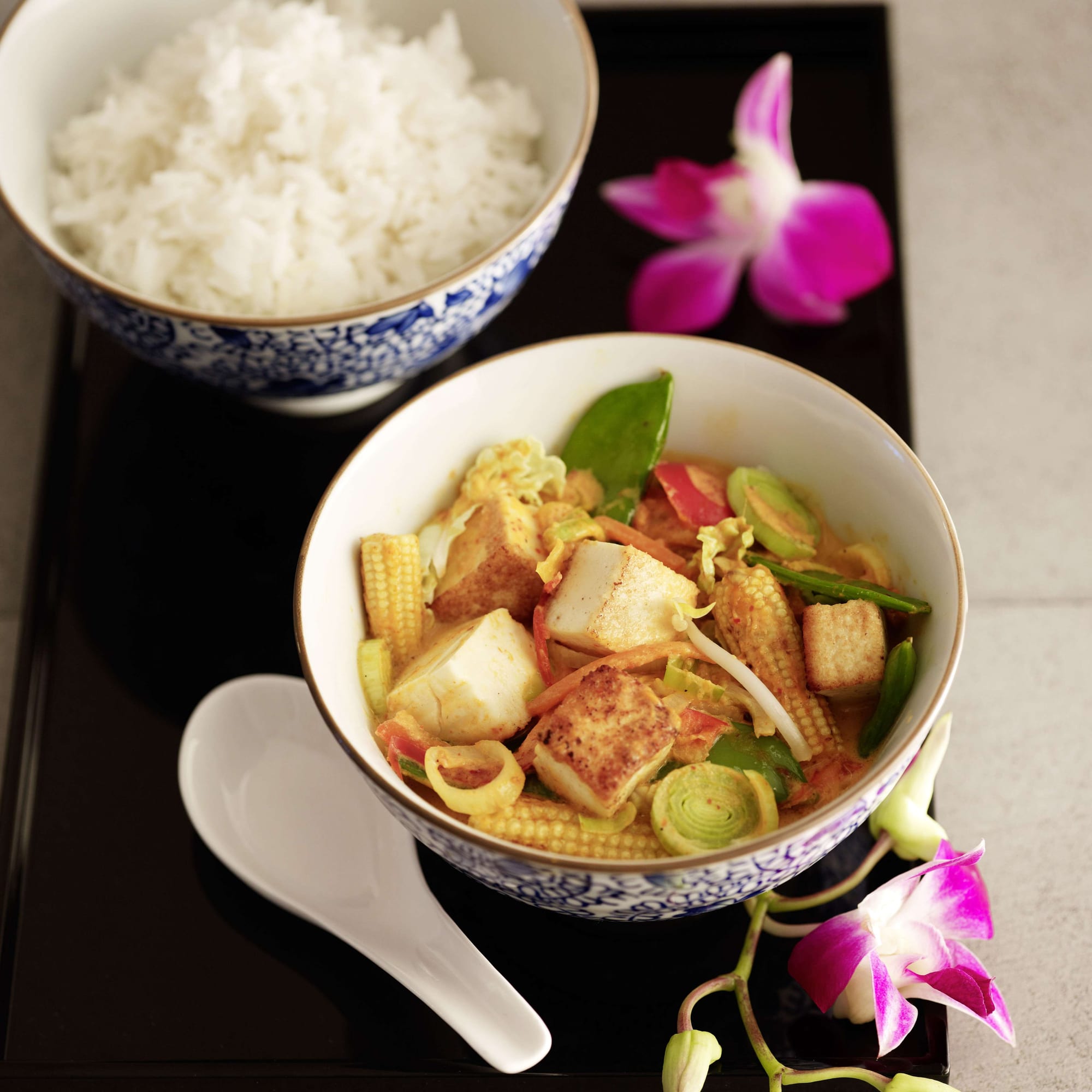 Curry rouge thaï avec poulet poché | Recette
