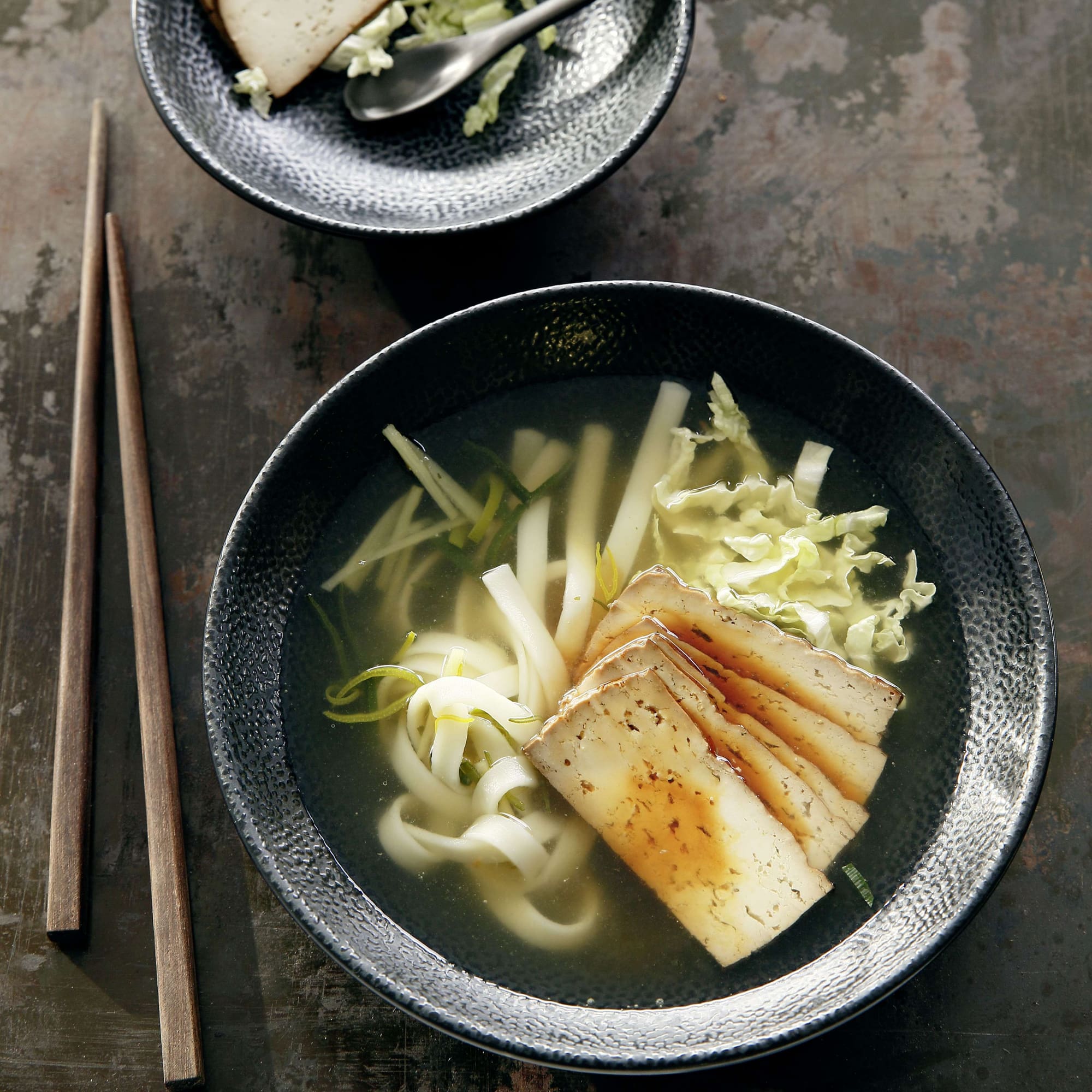 Yaki udon con tofu e verdure | Migusto