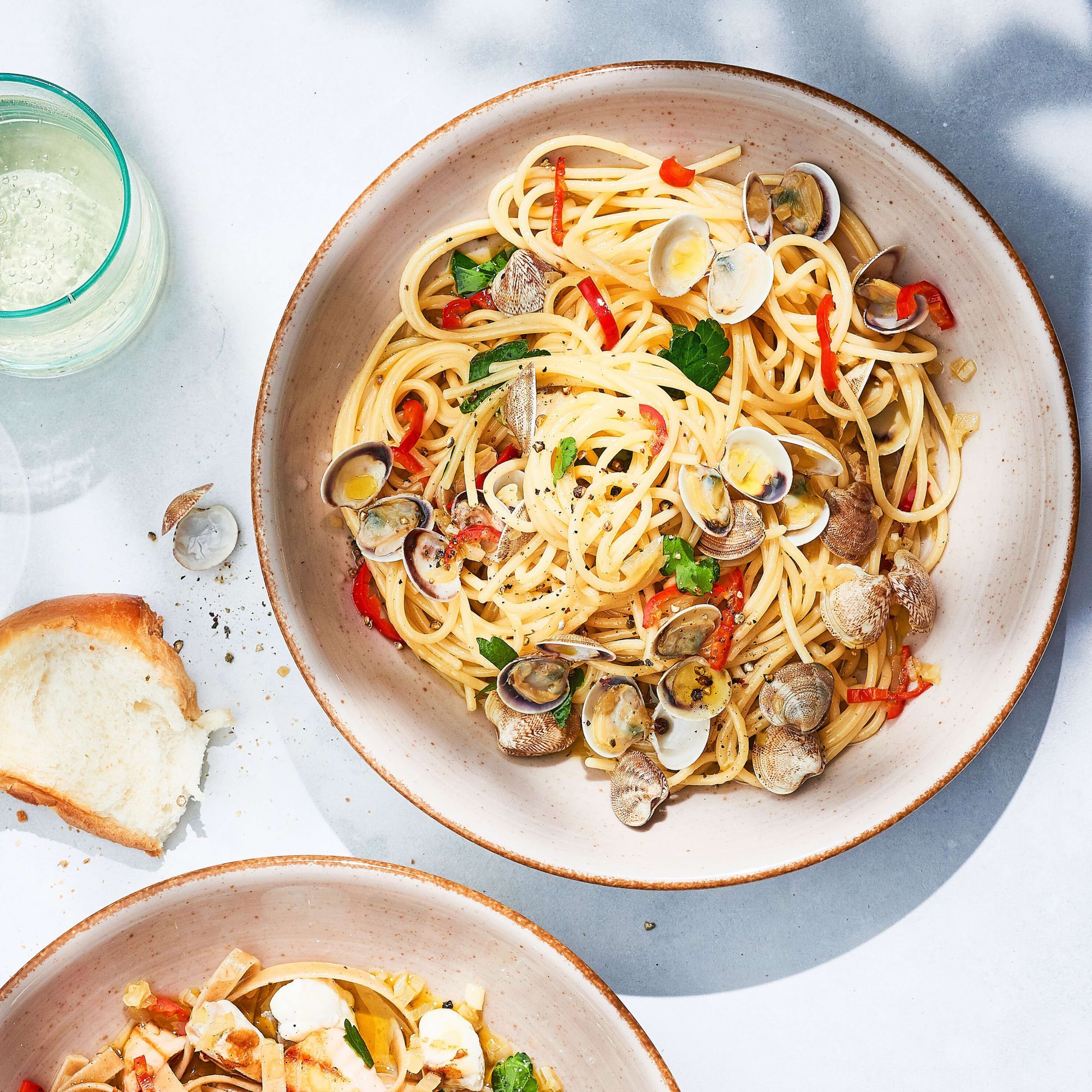 Spaghetti alle vongole avec tomates et fines herbes | Recette