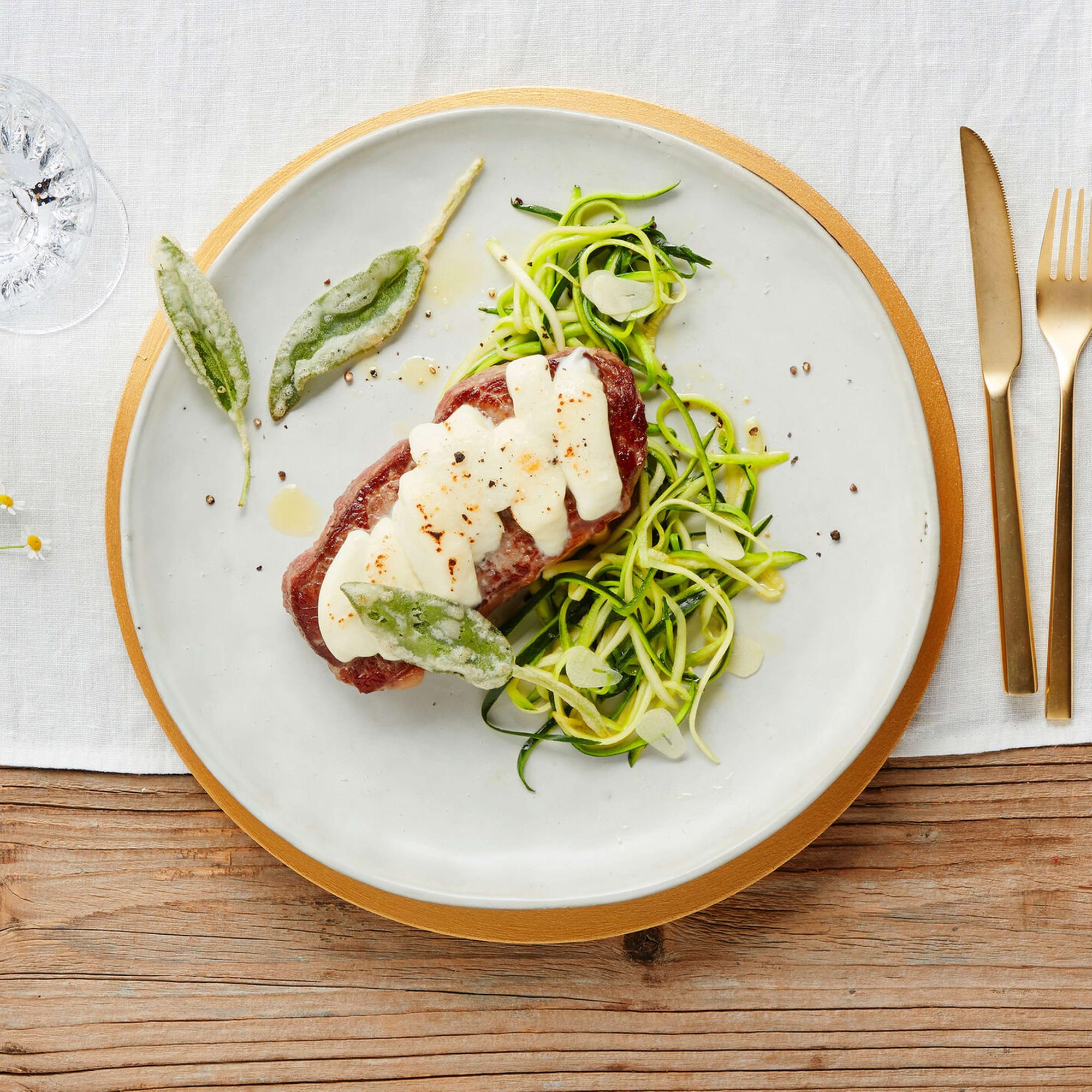 Dry-aged-Entrecôte mit gebratenem Gemüse | Rezept