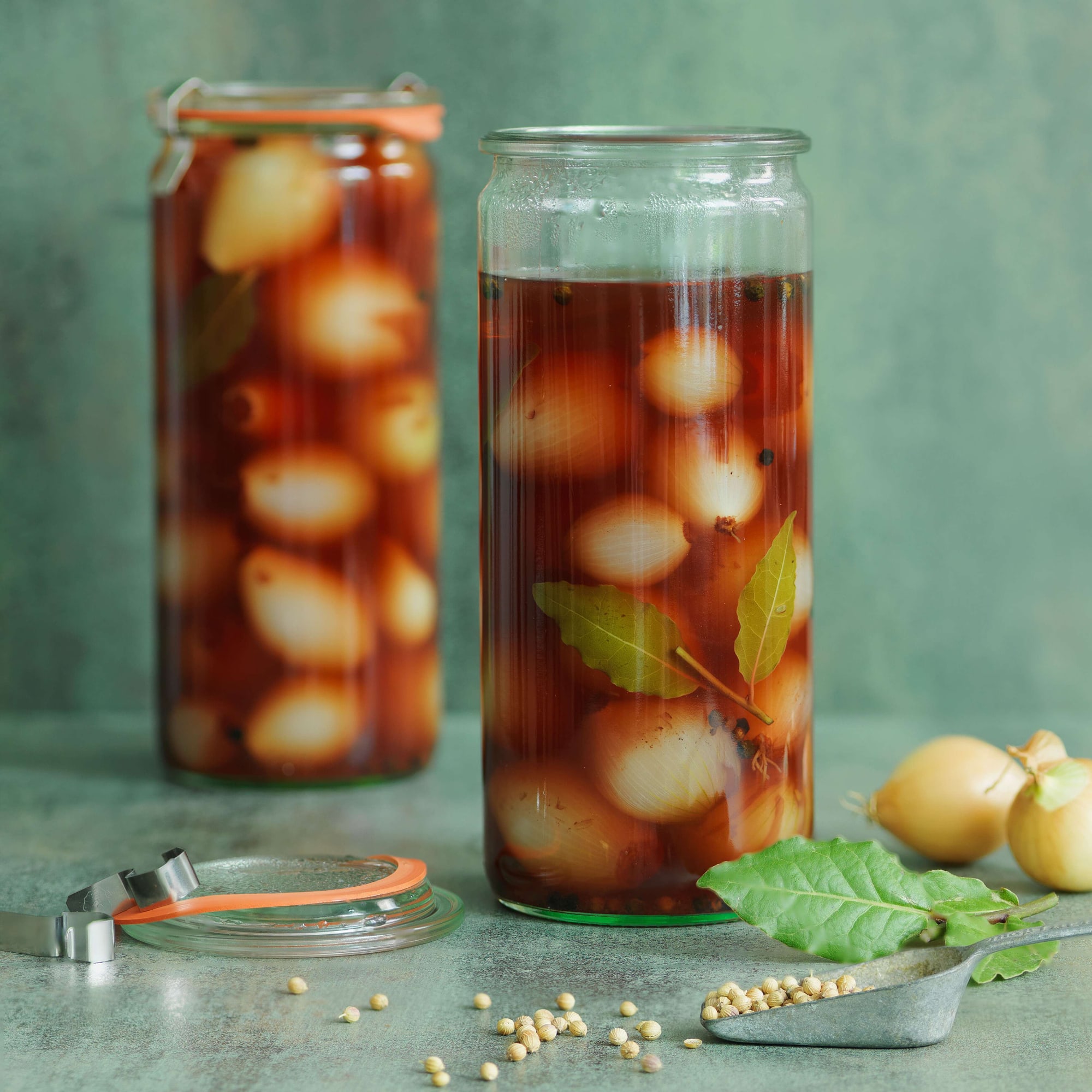 Petits oignons au vin rouge | Recette