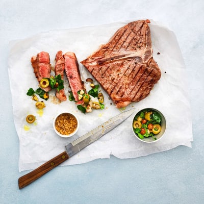 Rindssteak mit Chimichurri-Avocado-Salat | Rezept