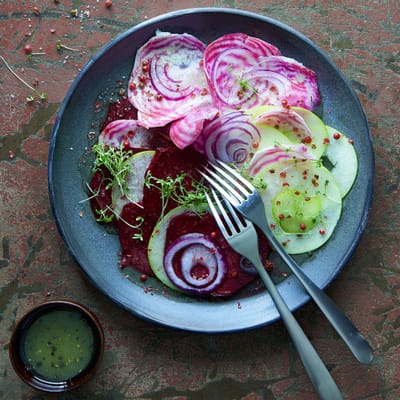 Carpaccio de betteraves rouges au miel et au fromage de chèvre | Migusto