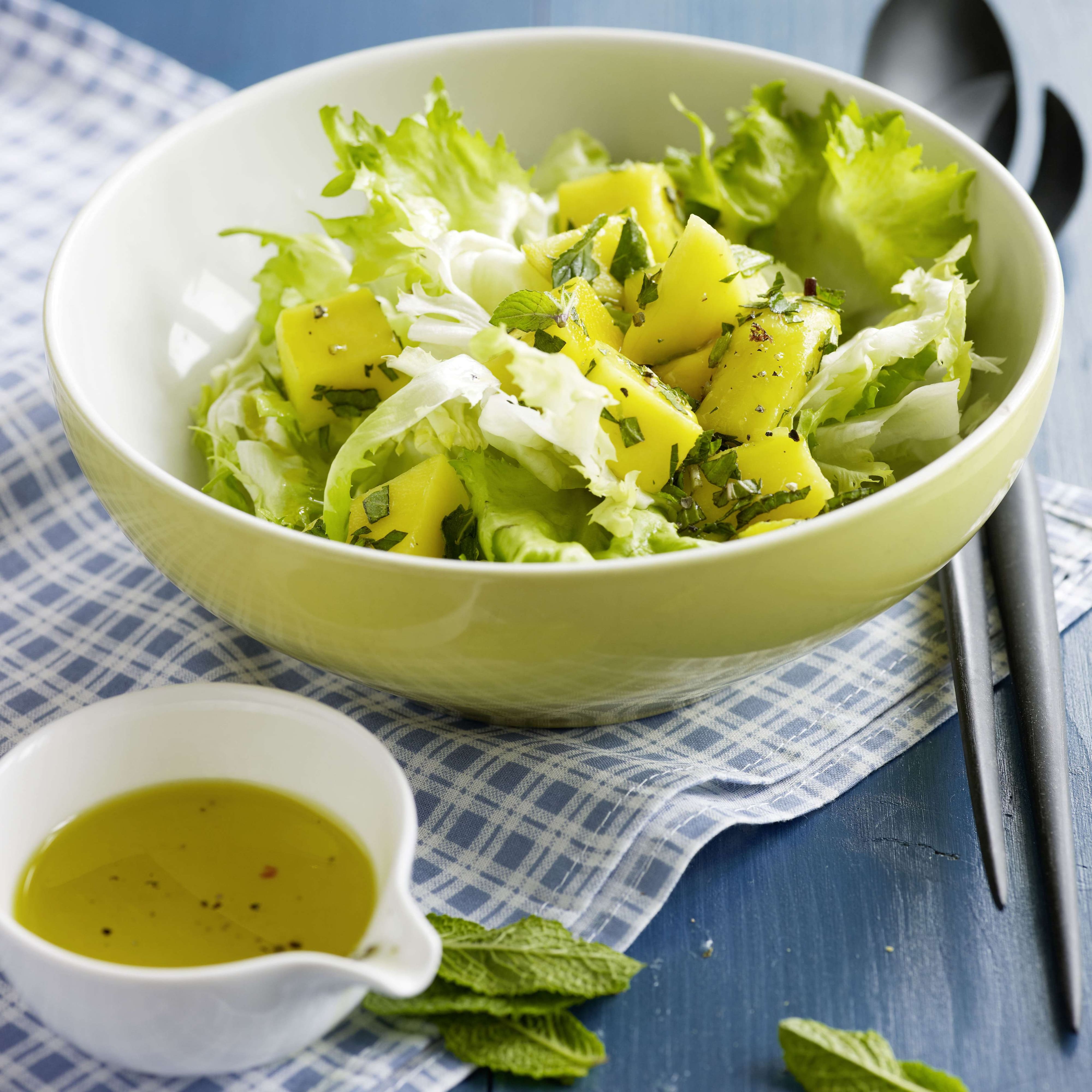 Insalata di mango e mozzarella con arachidi e cipollotti | Ricetta