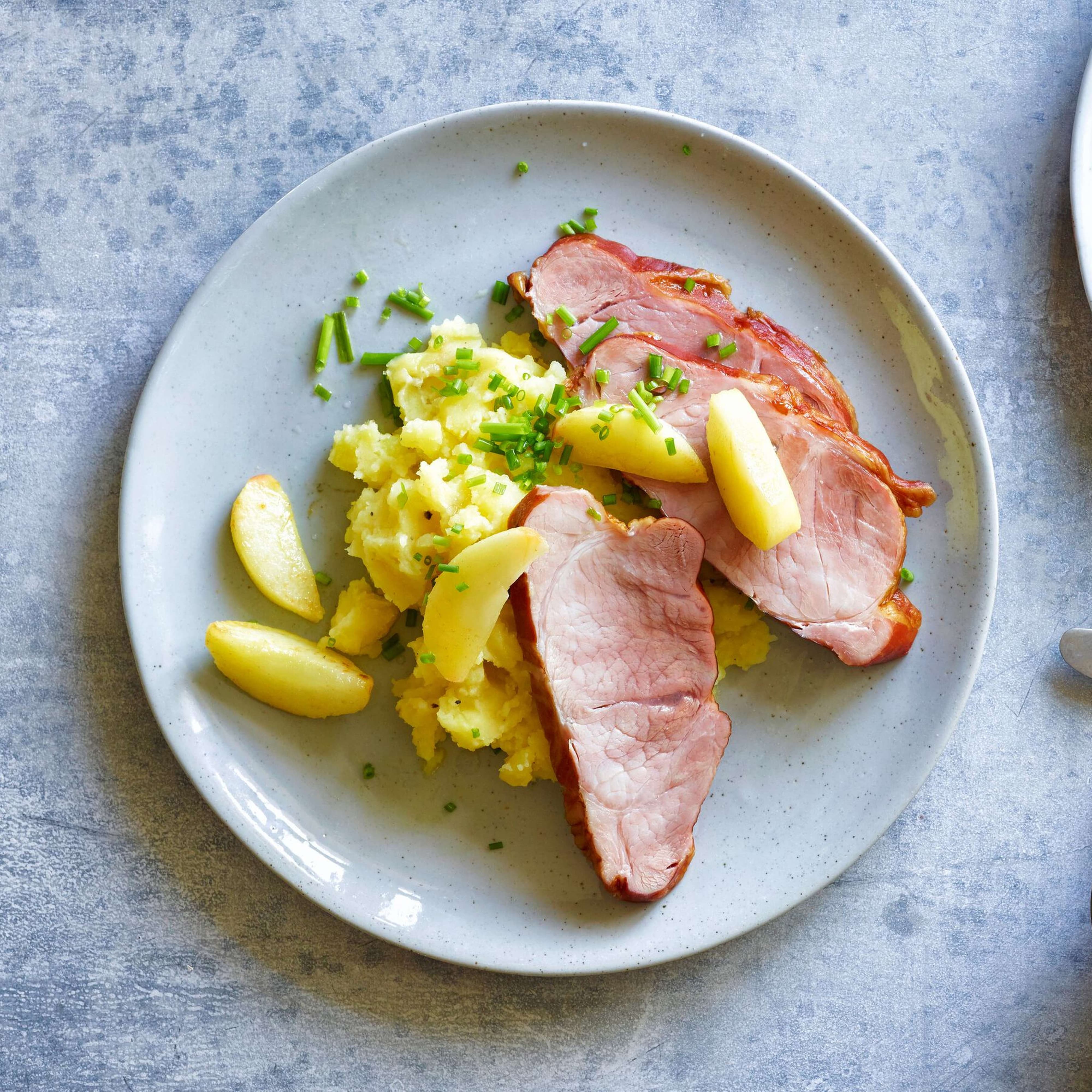 Rôti impérial avec spätzli et sauce aux champignons | Recette