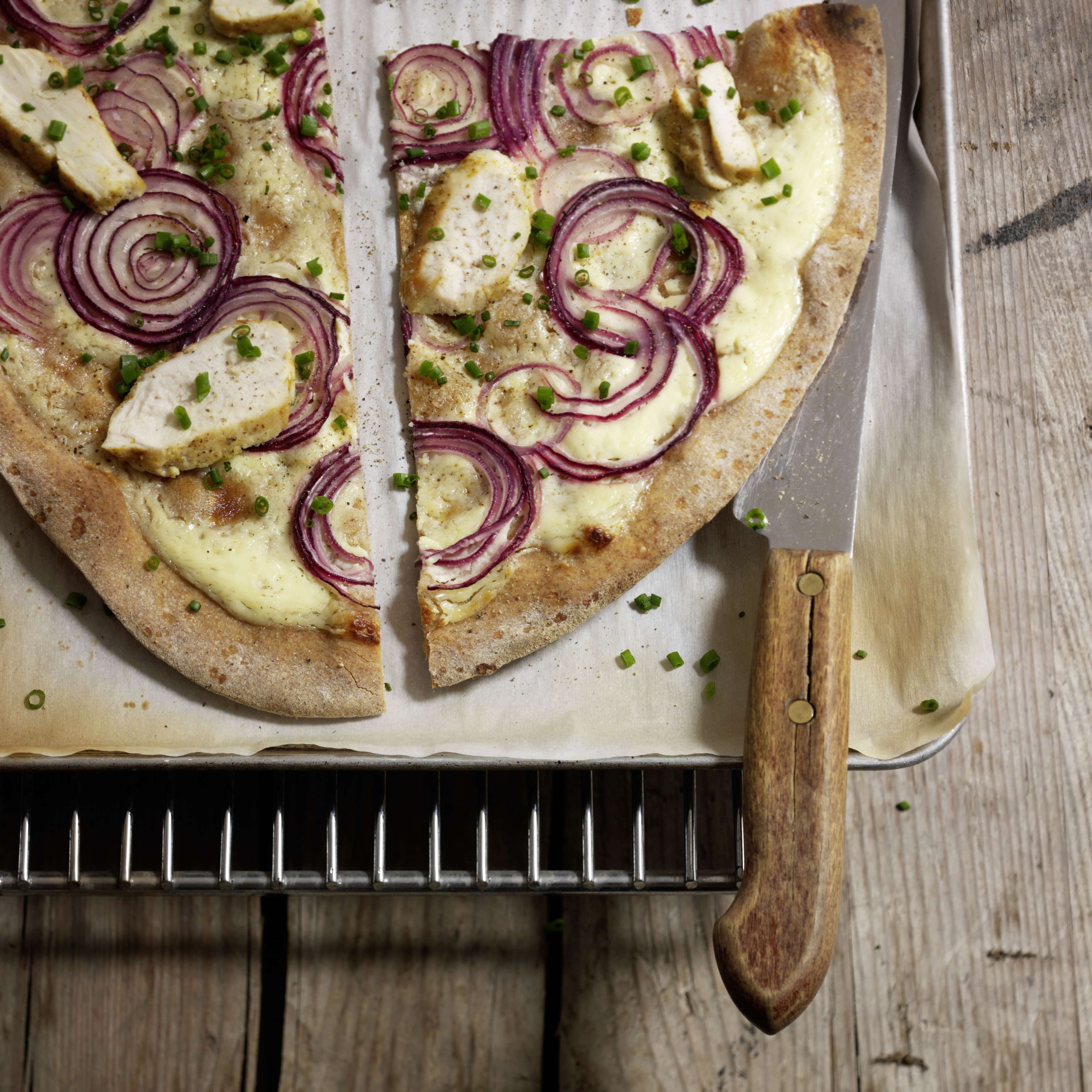 Tarte flambée avec choucroute et chorizo | Migusto