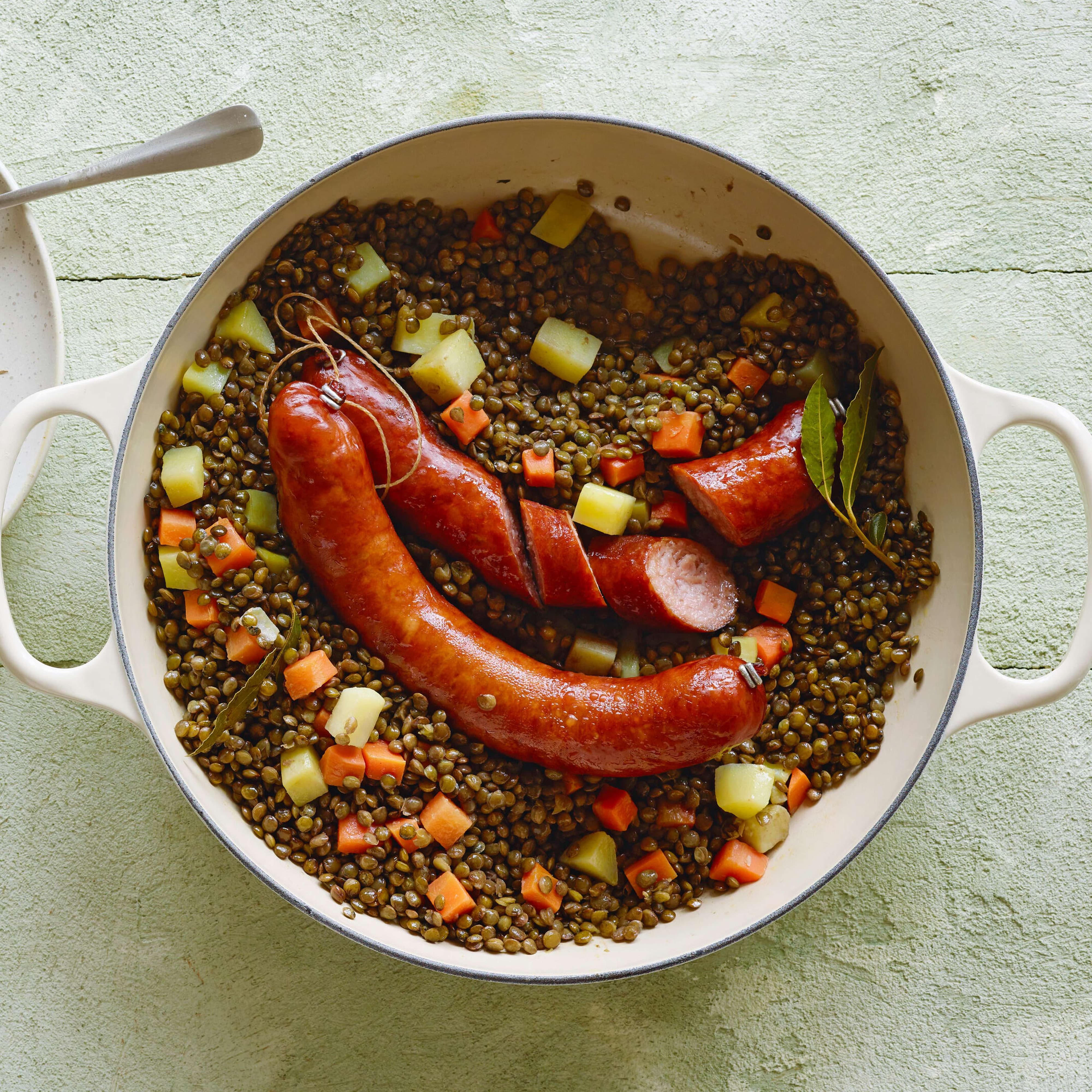 Linseneintopf mit Würstchen | Rezept