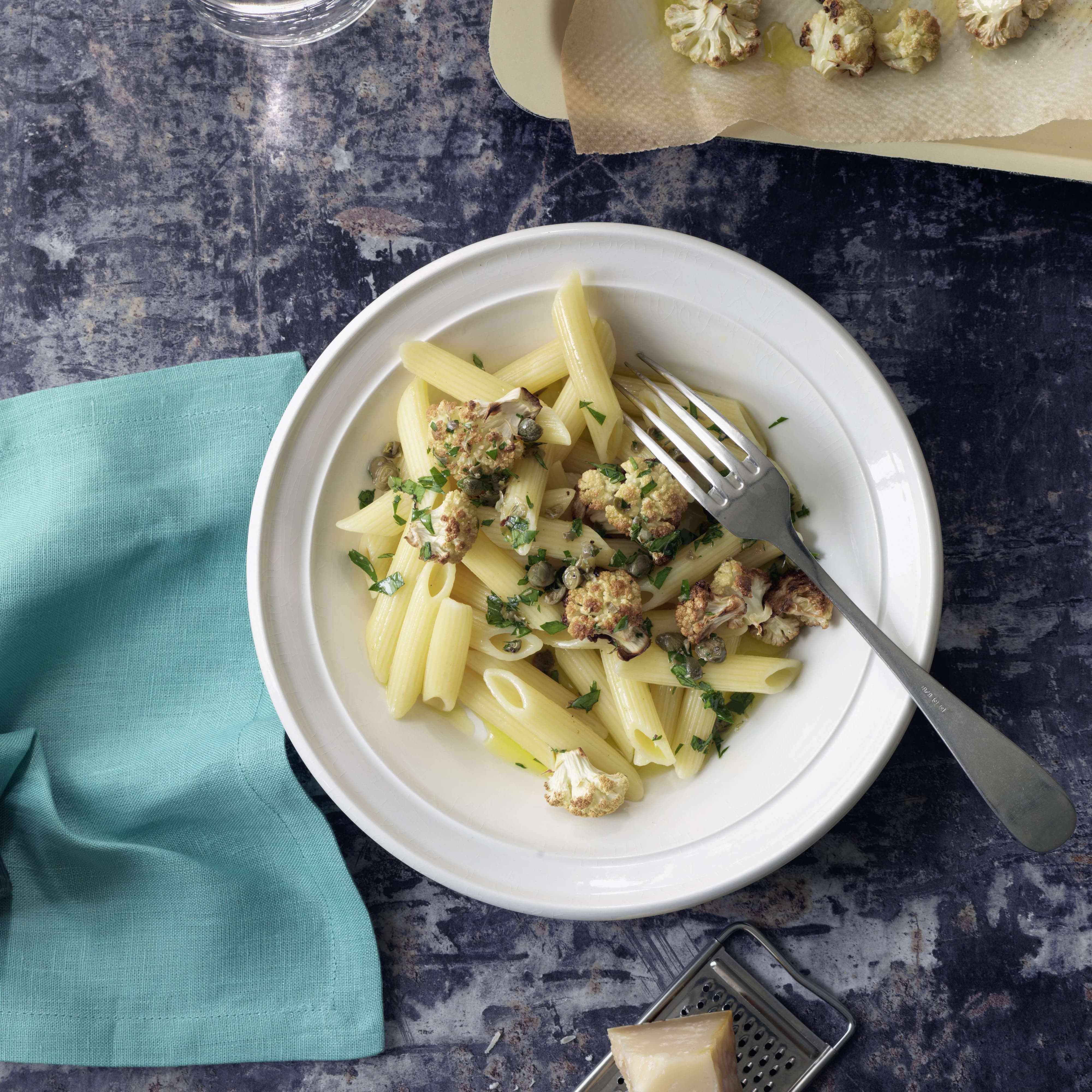 Penne avec légumes au four et boulettes de viande hachée | Recette