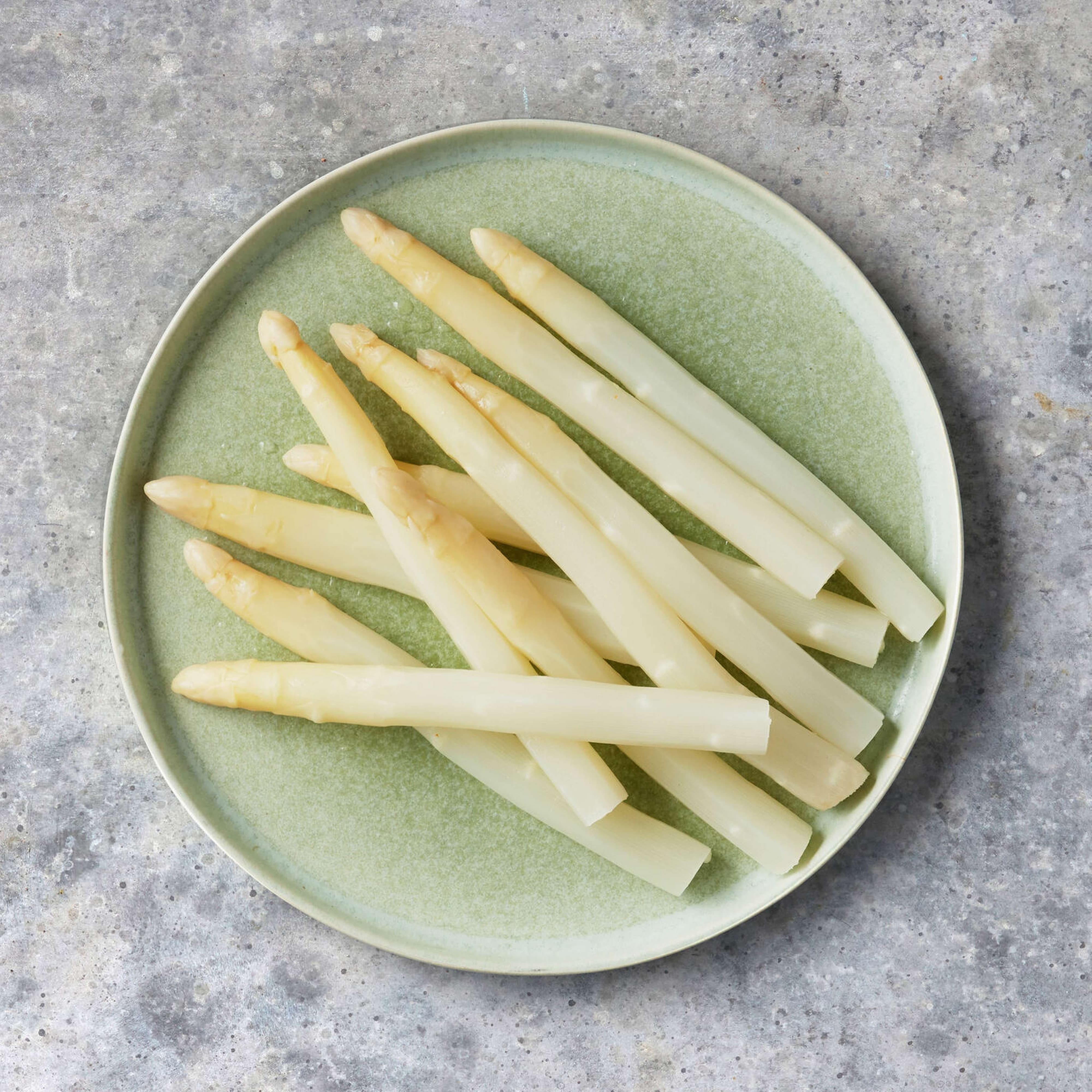 Asperges et duo de sauces verte et blanche | Recette