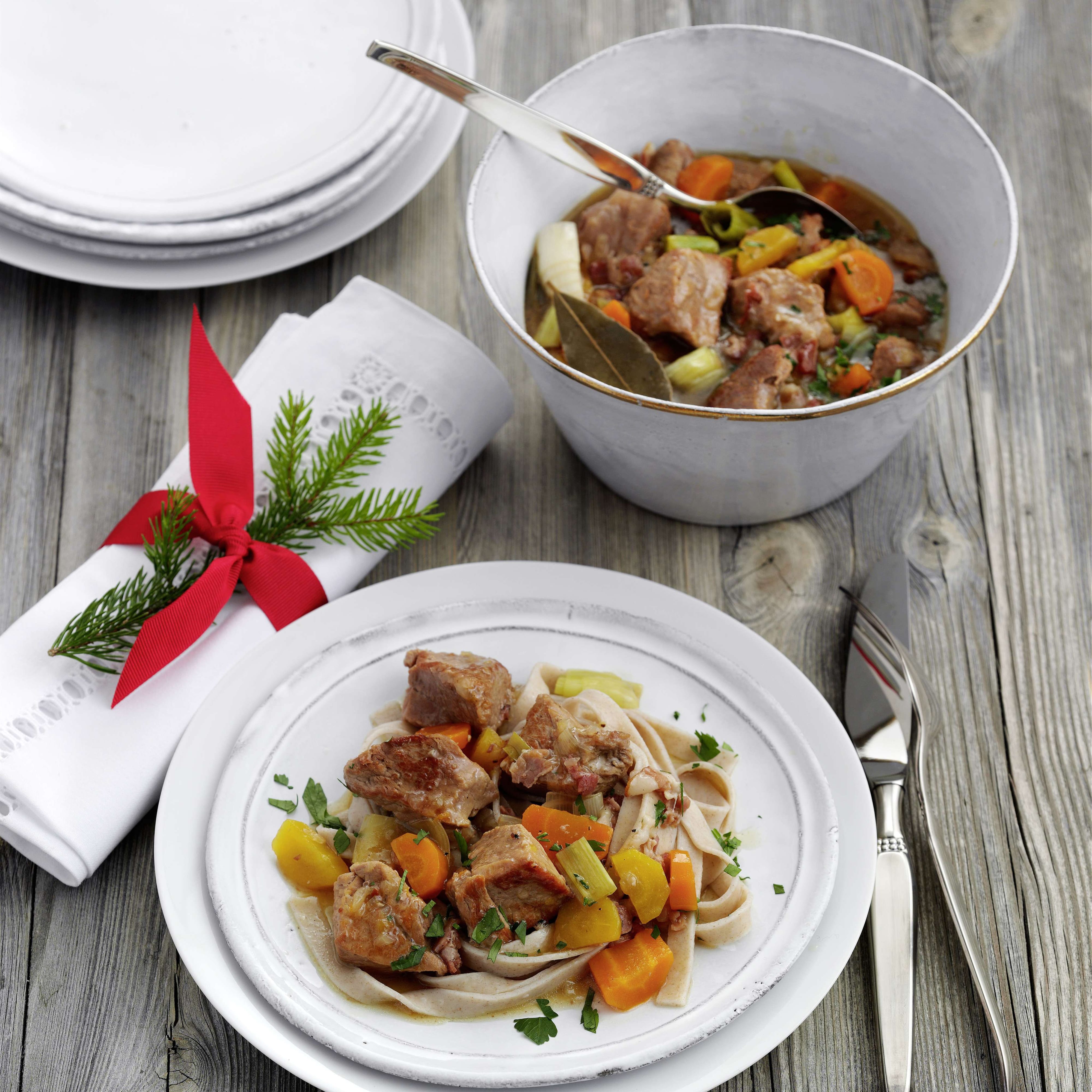 Hirschragout an Wacholder-Preiselbeer-Sauce | Migusto