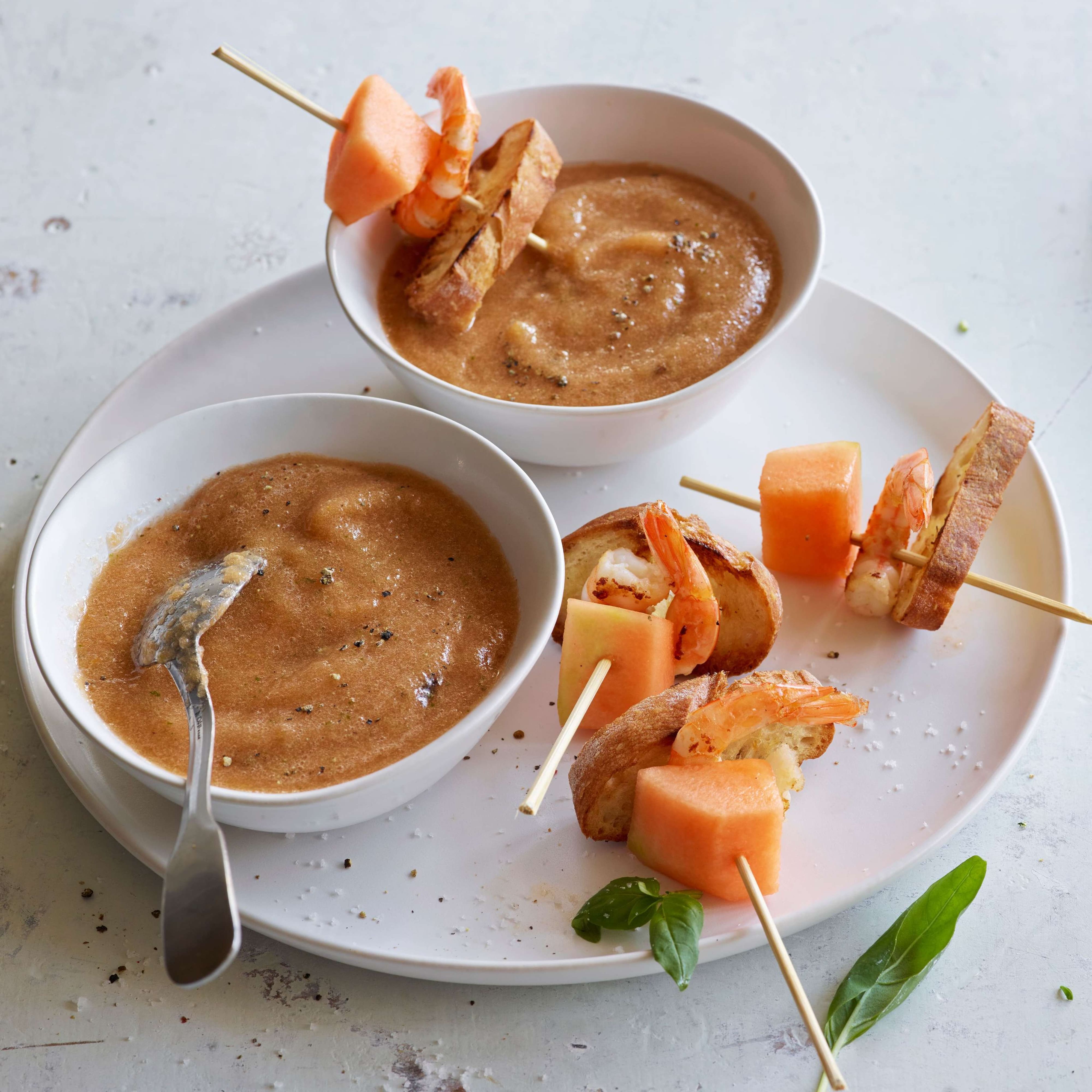 Gaspacho à la pastèque avec chips de jambon cru | Migusto