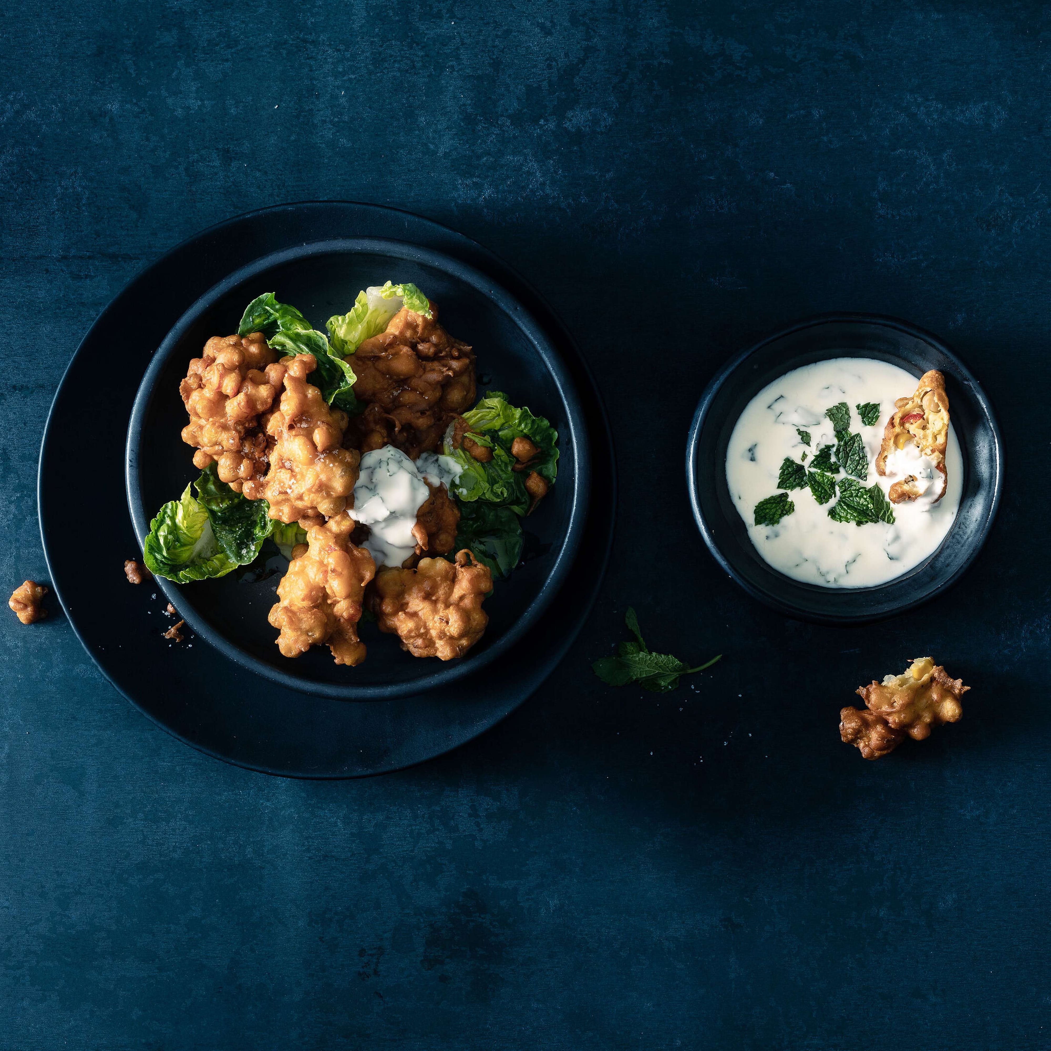 Pakoras aux oignons avec dip au concombre | Recette