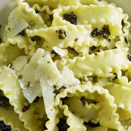 Radiatori avec pesto à l’estragon et aux amandes | Migusto